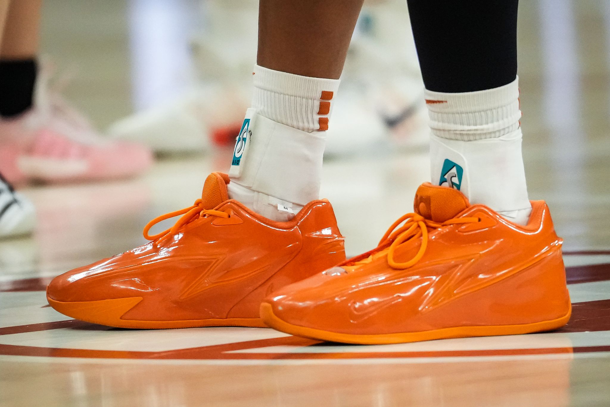 Texas' Madison Booker debuts Kevin Durant's new Nike signature shoe