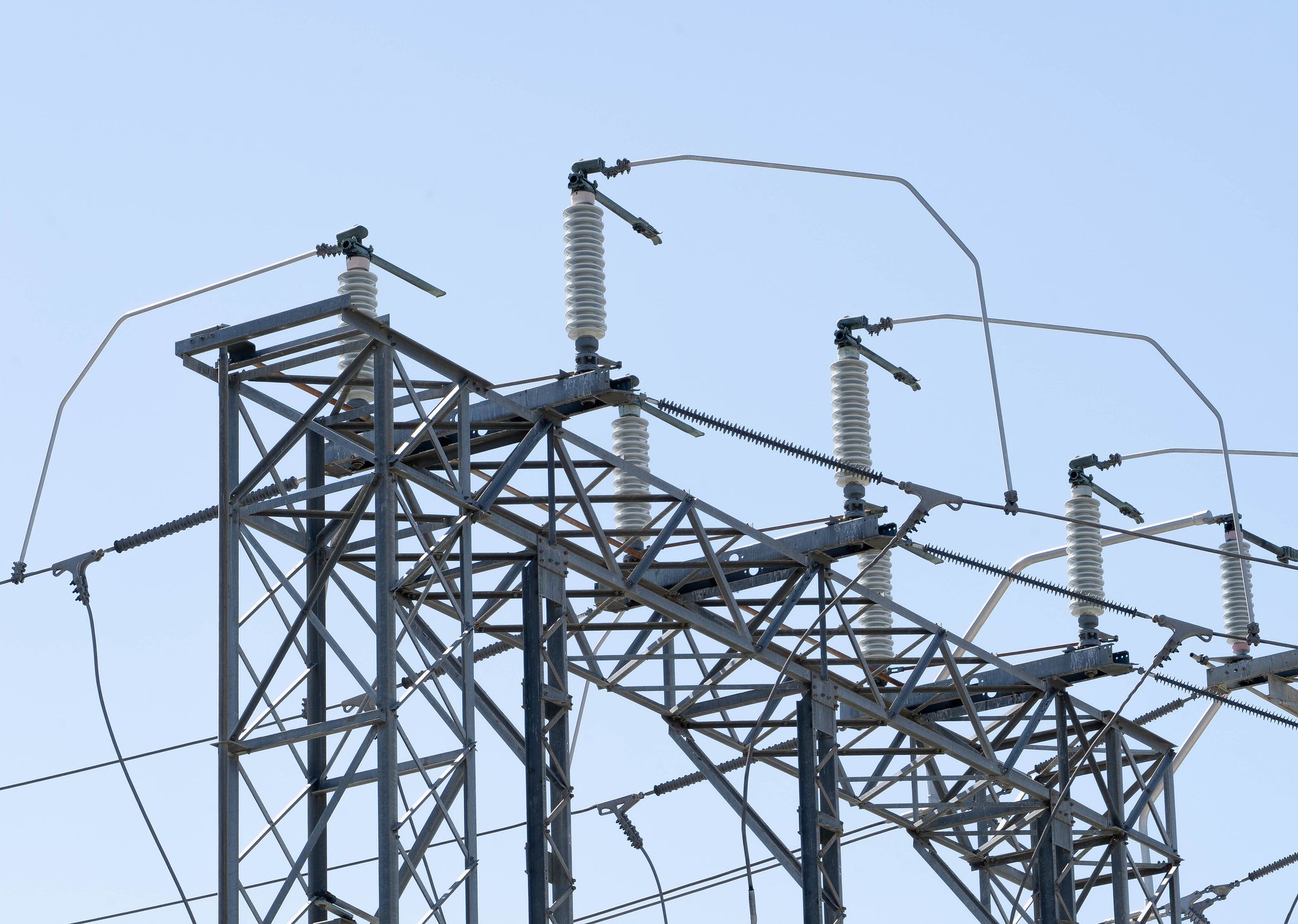 SF: Pg&E Equipment Failures Leave Thousands Without Power