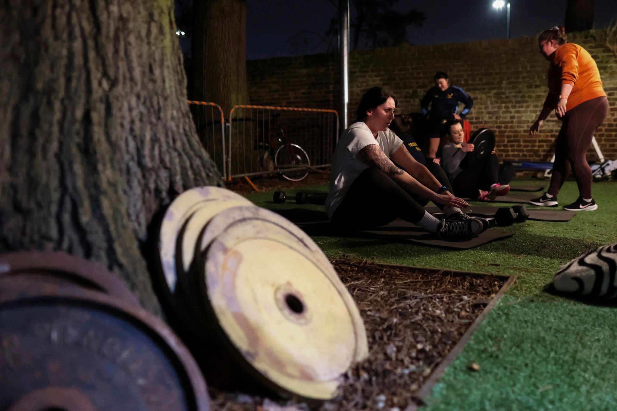Doctors want more women lifting weights. Experts say welcoming gyms and ...