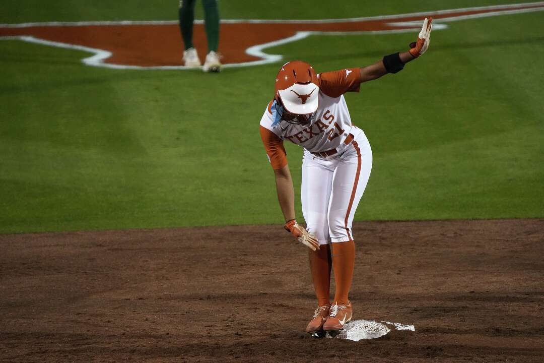 Texas softball set program win-streak record with win over Baylor