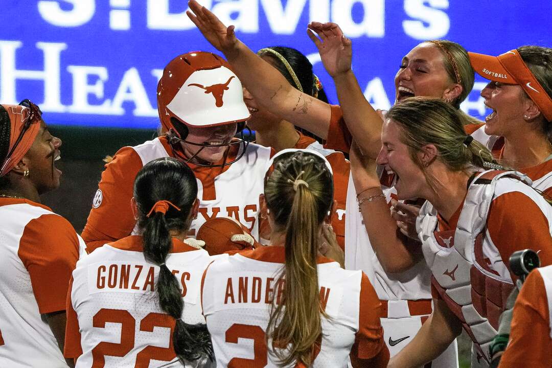 Texas softball set program win-streak record with win over Baylor
