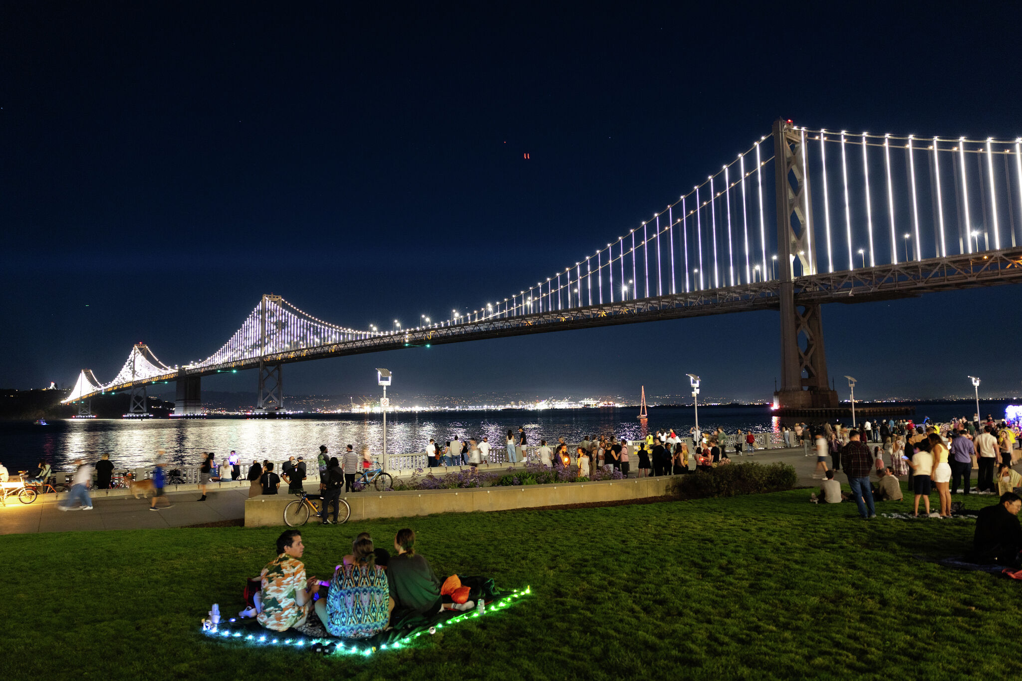 Bay Bridge lights returned Friday after three years of darkness