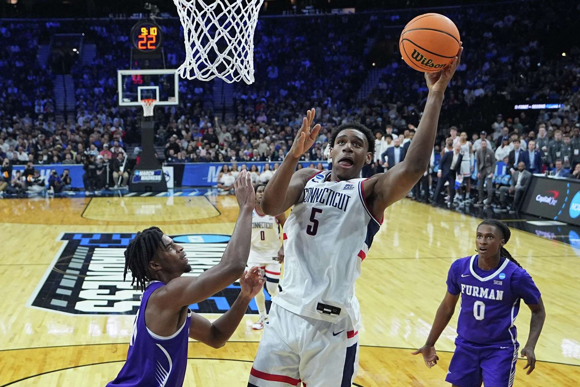 Tarris Reed Jr. has 31 points and 27 rebounds as No. 2 UConn beats ...