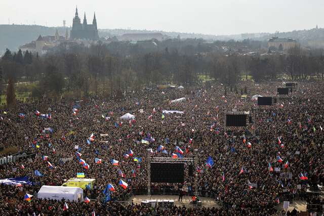 Tens of thousands of protesters rally in Prague against new government ...