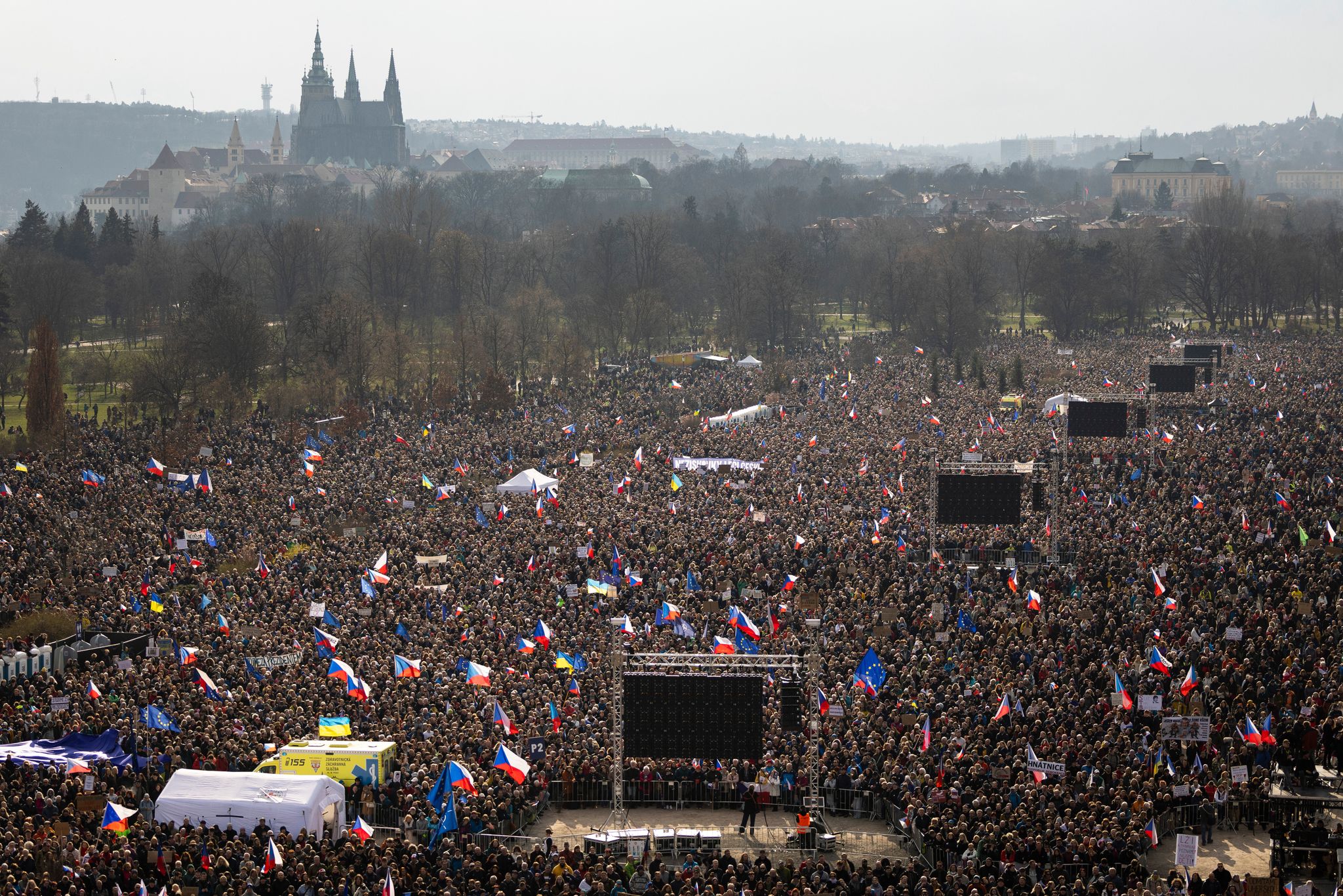 Tens of thousands of protesters rally in Prague against new government ...