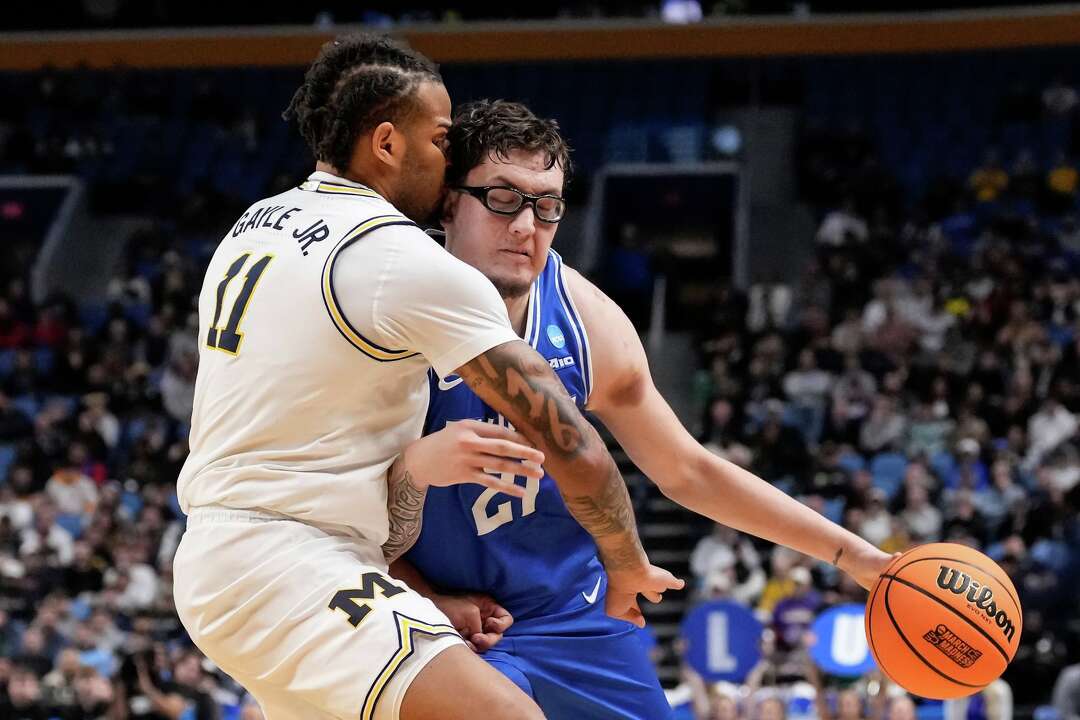 Lendeborg scores 25, and Midwest's top-seeded Michigan rolls to a 95-72 ...
