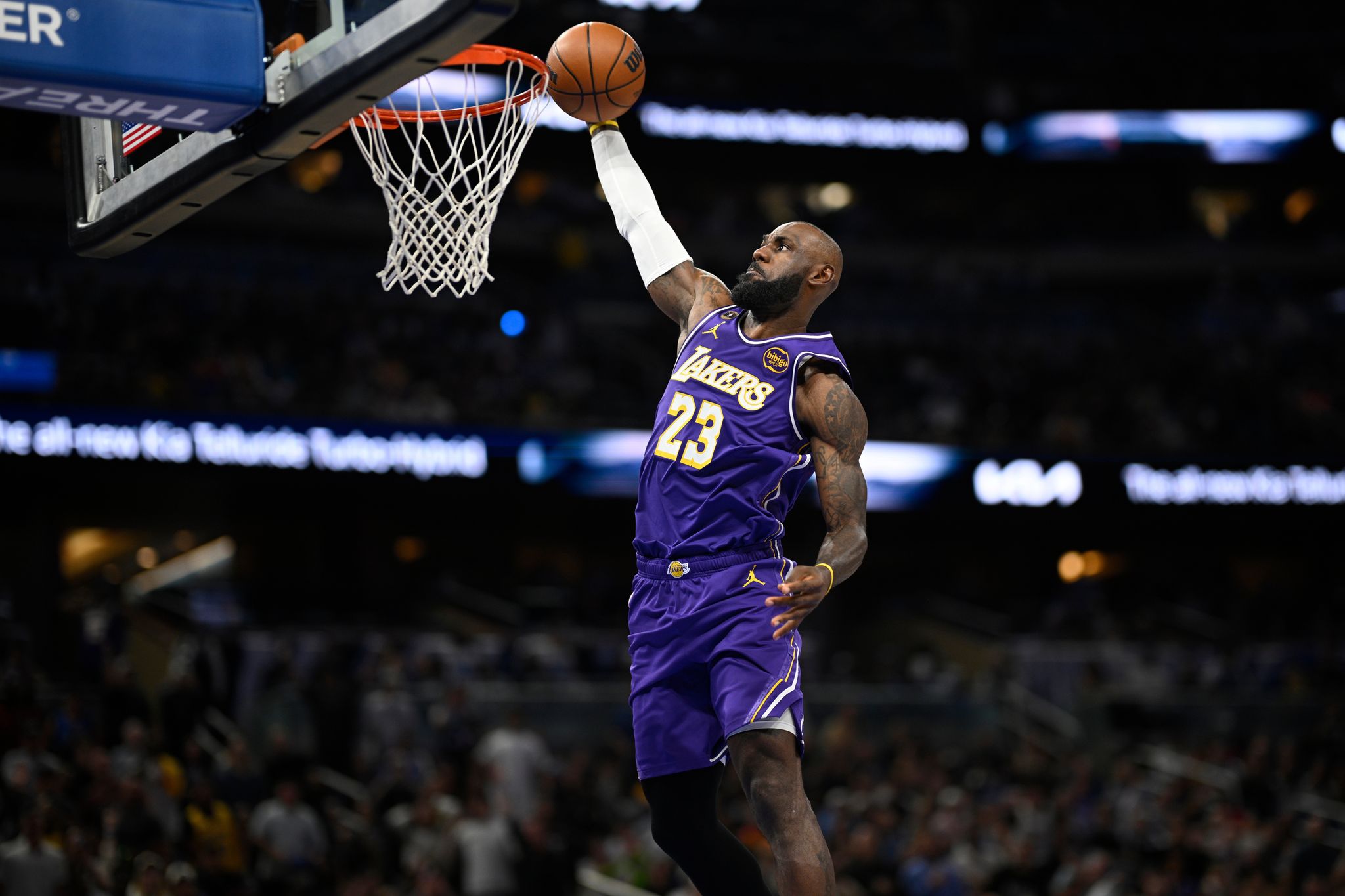 LeBron James bate récord NBA de partidos jugados y Kennard anota triple ...