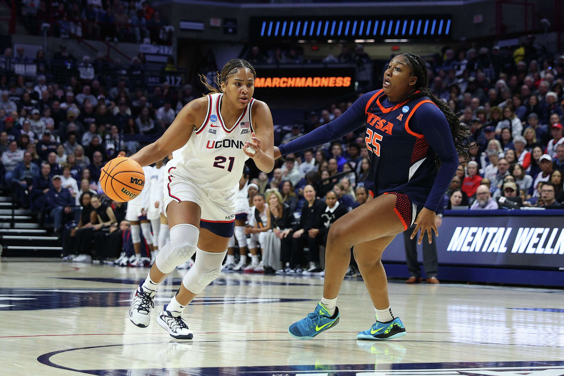 Felisha Legette-Jack says Syracuse can't stop UConn's Sarah Strong