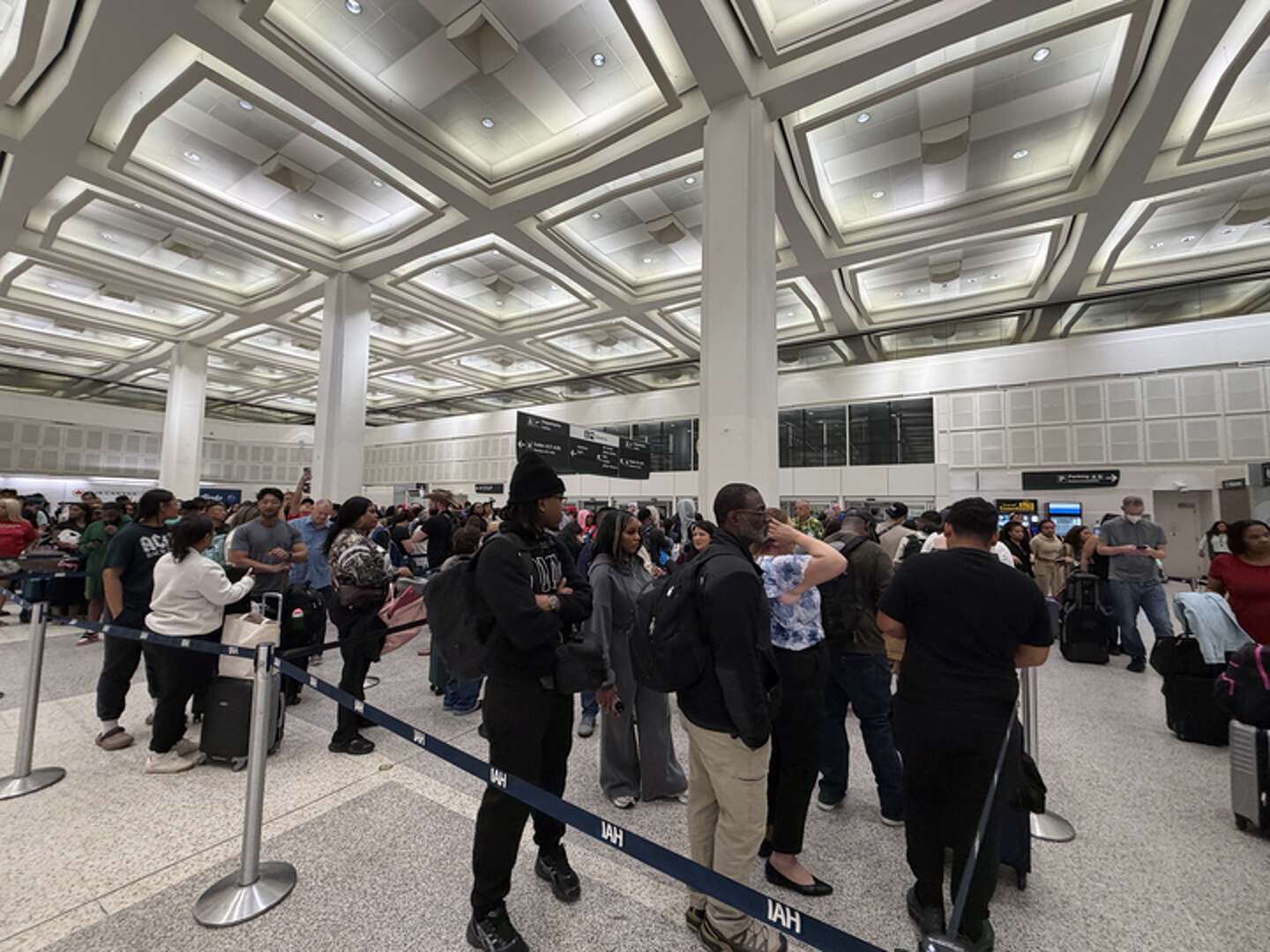 Houston airport's only TSA checkpoints pass 4-hour waits