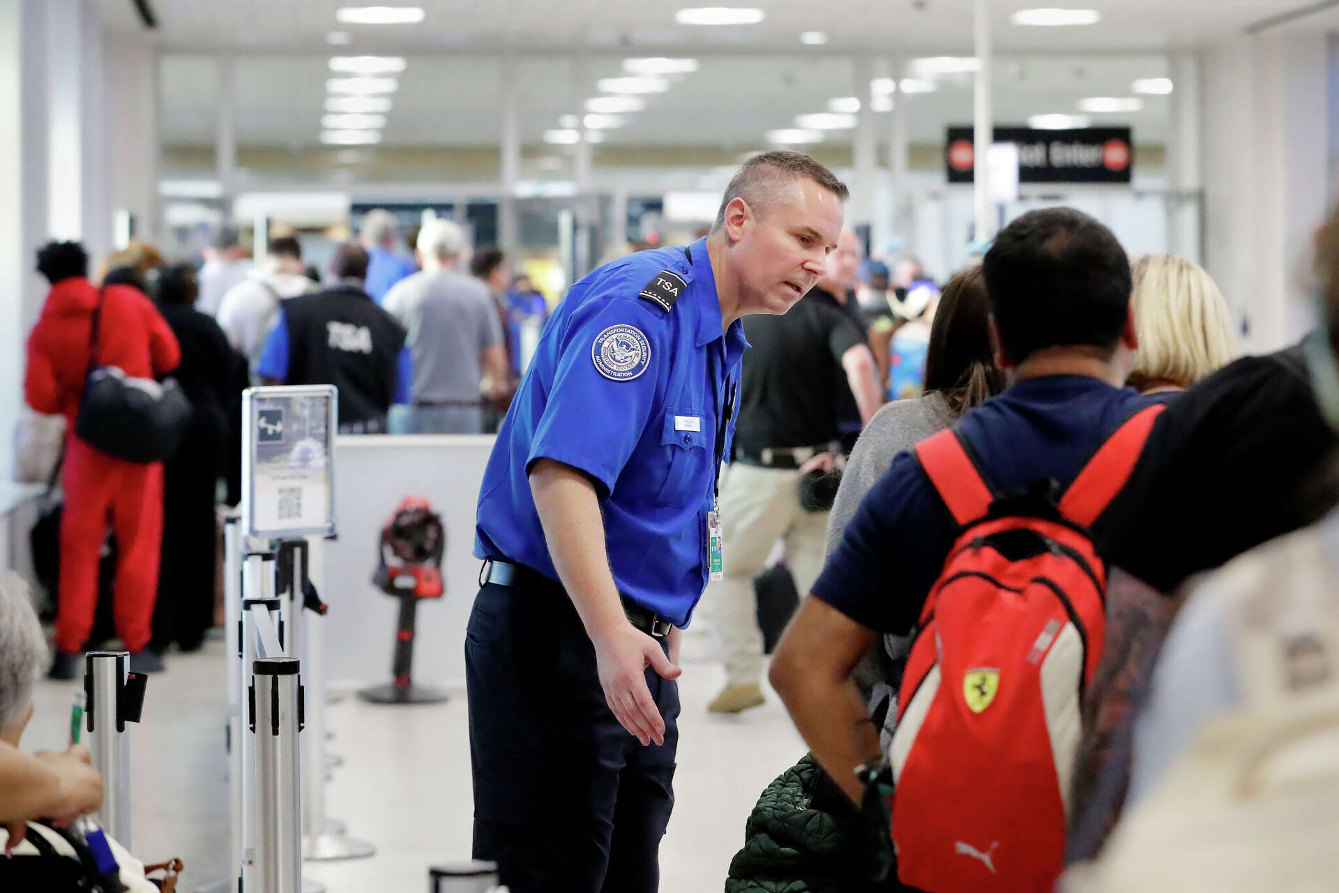 Houston airport's only TSA checkpoints pass 4-hour waits