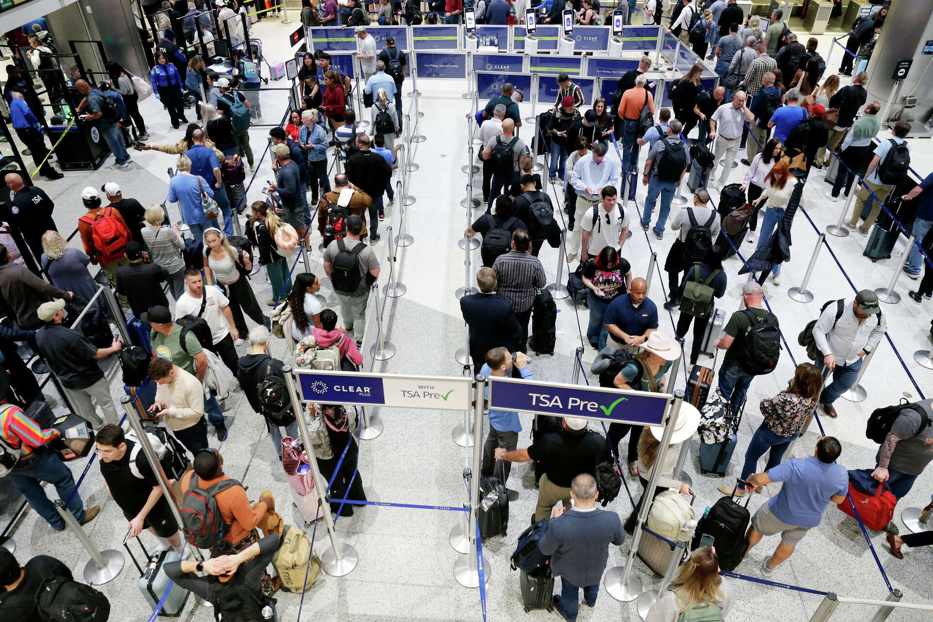 Houston airport's only TSA checkpoints pass 4-hour waits