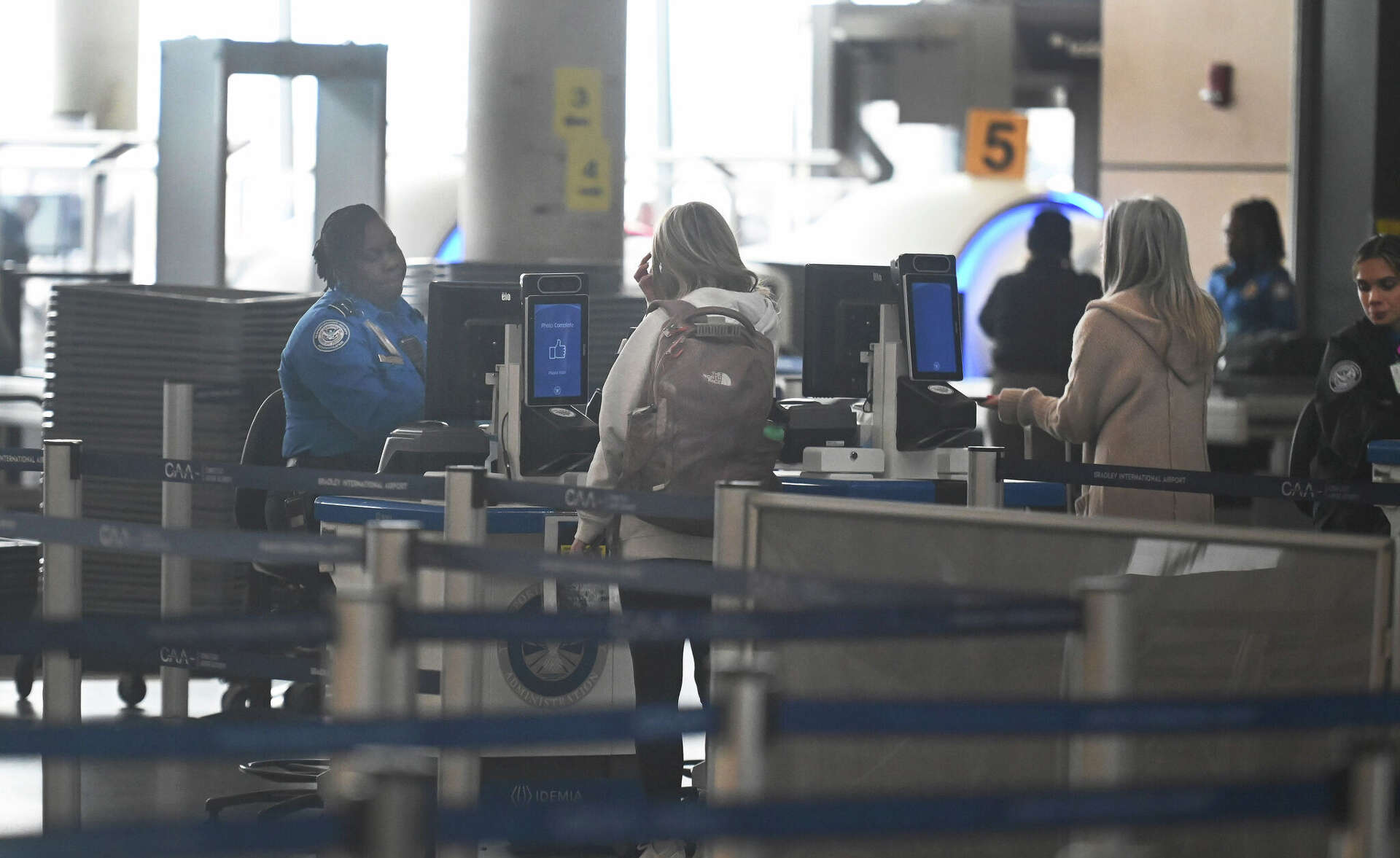 Hourslong TSA delays hit major airports, but not in Connecticut