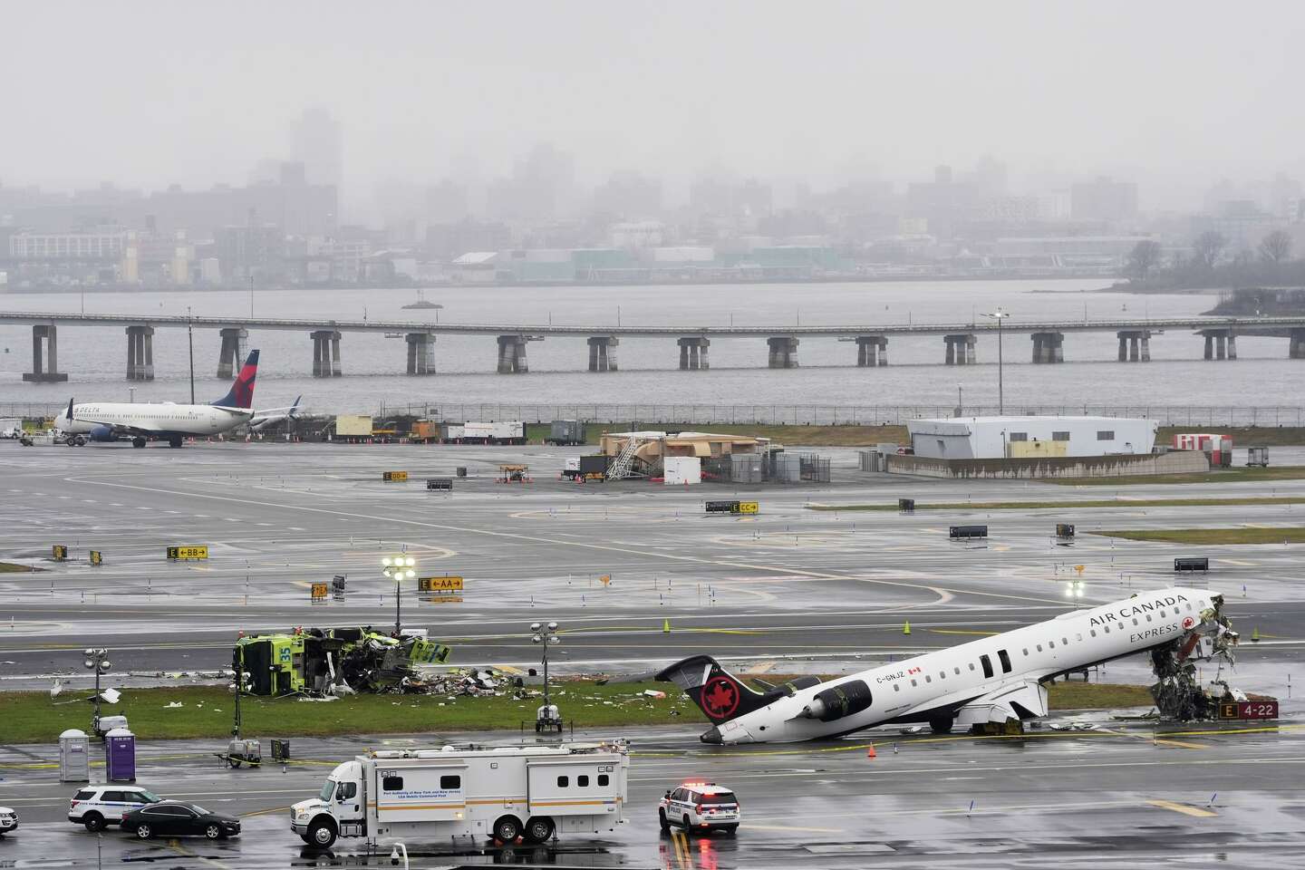 2 pilots killed when jet collides with fire truck at New York's ...