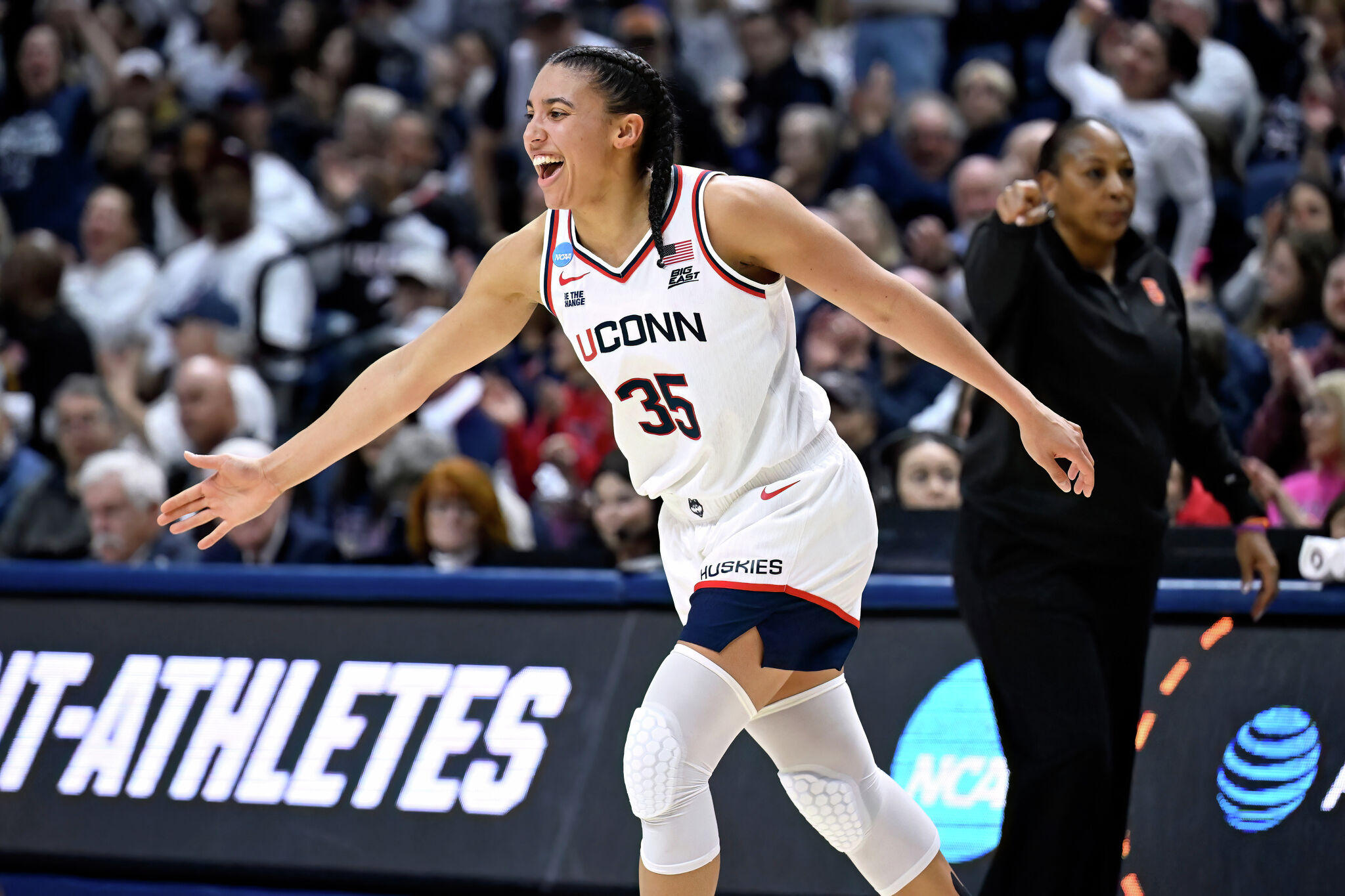 UConn star Azzi Fudd leads the Huskies to NCAA win over Syracuse
