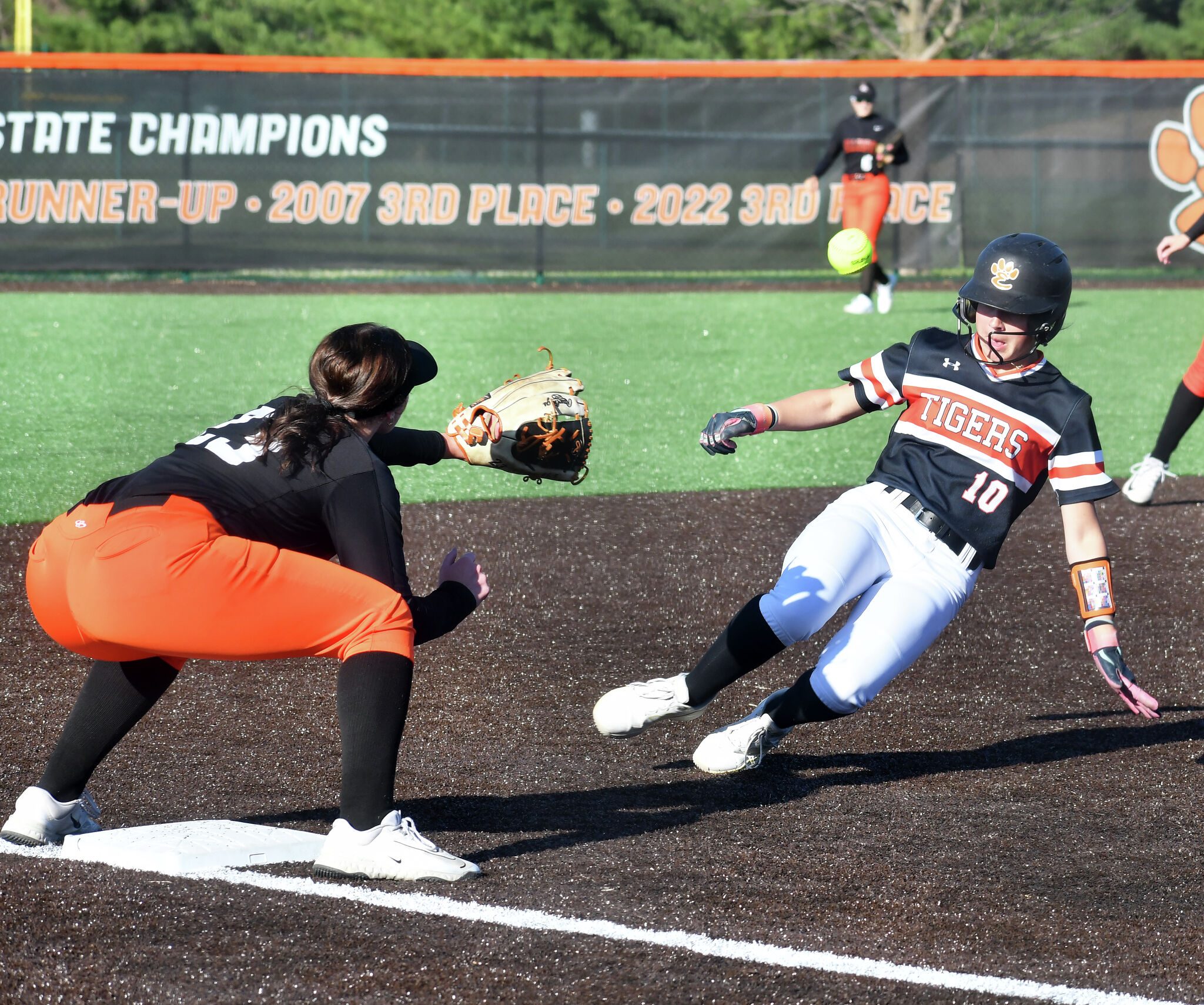 Edwardsville softball hosts Gillespie in Edwardsville, IL