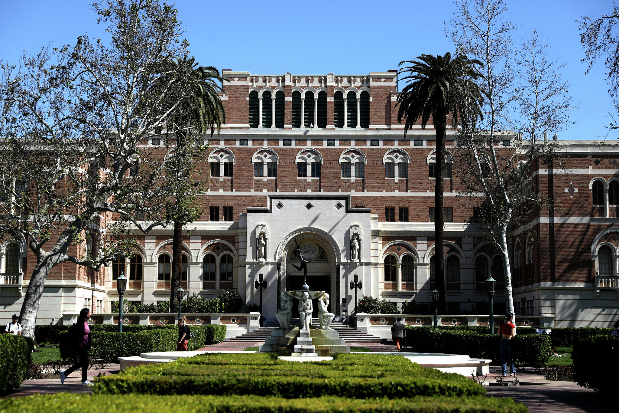 USC joins college ‘megatrend’ set to reshape acceptance rate