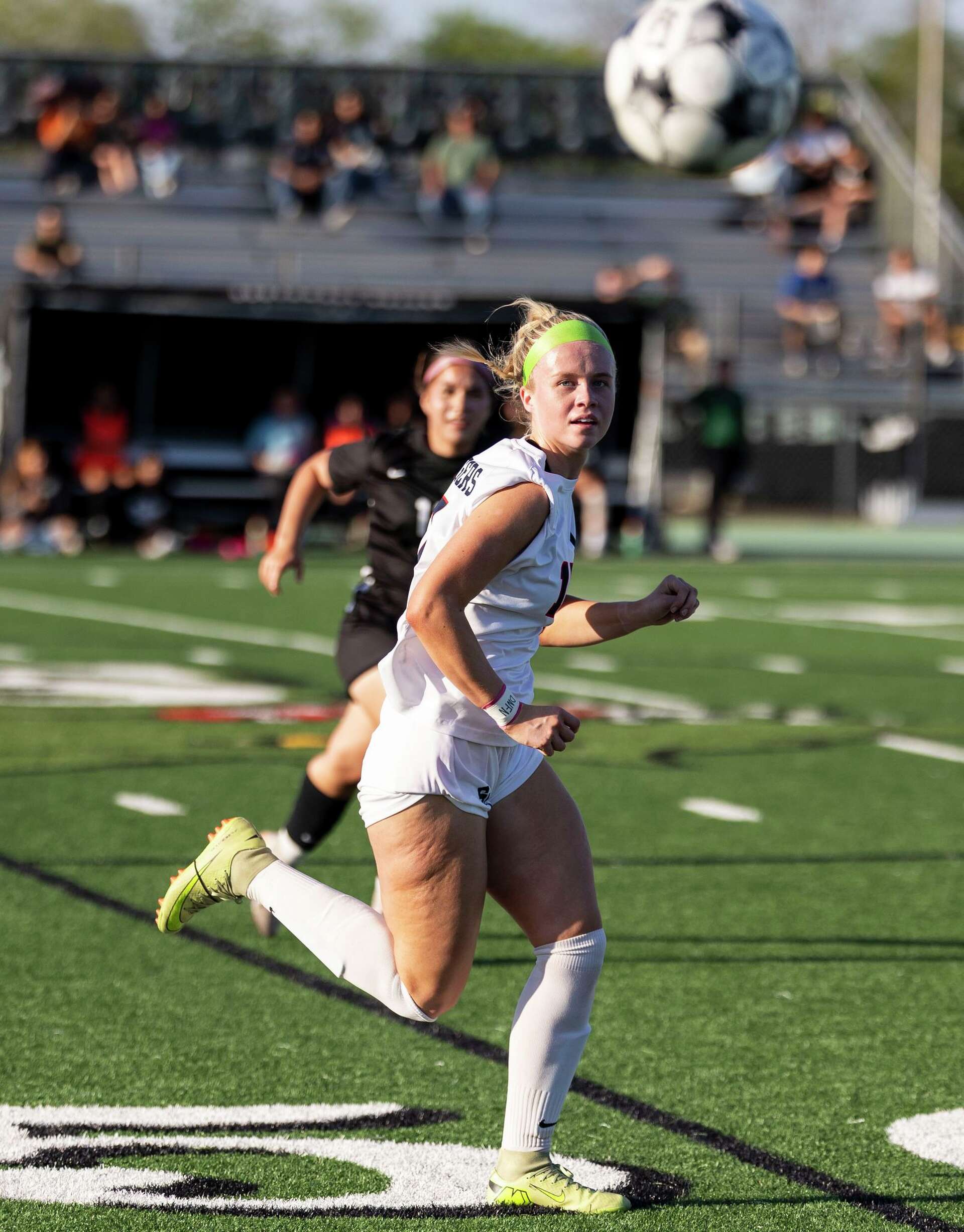 Big second half fuels Smithson Valley's playoff win over Southwest