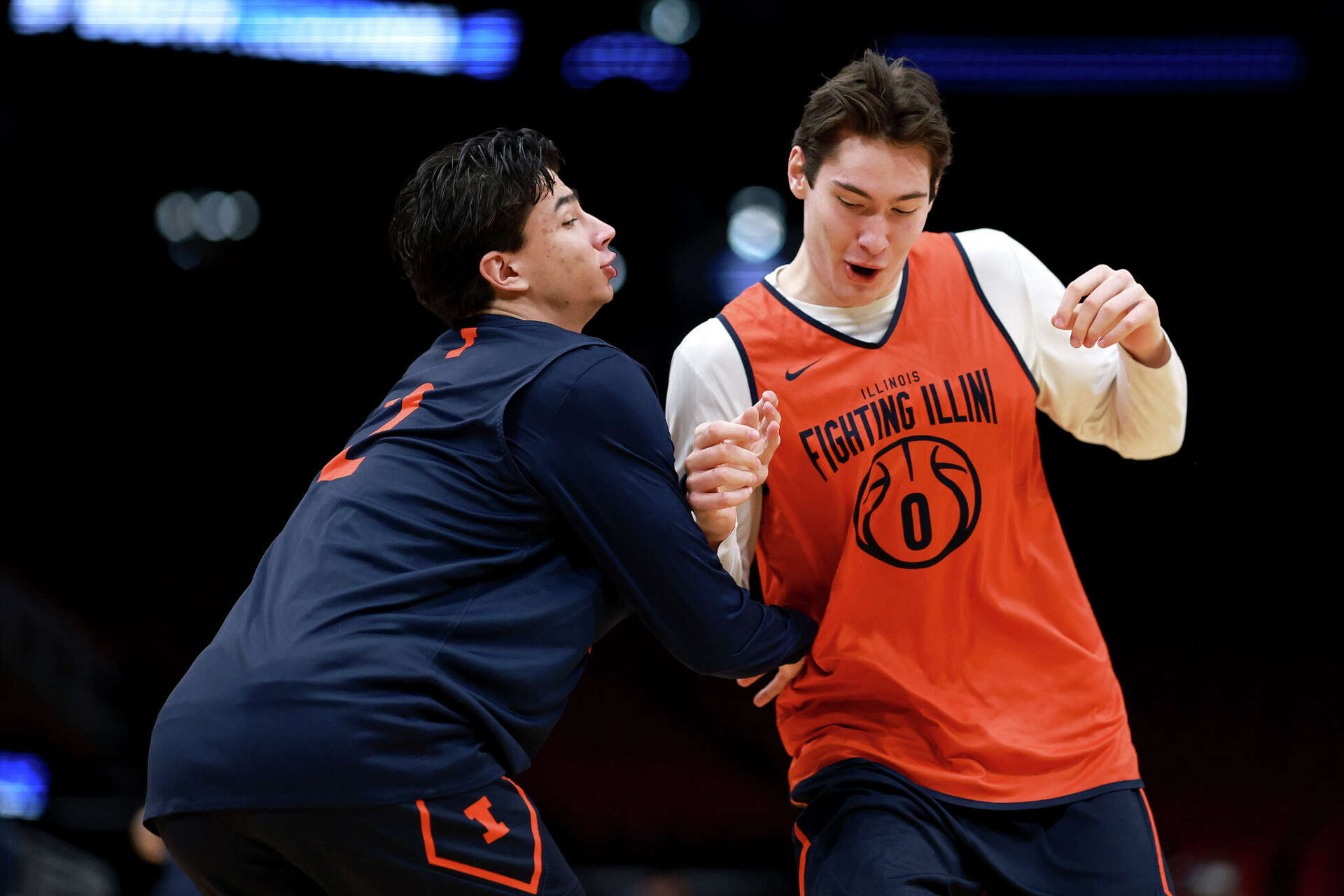 Illinois coach Brad Underwood debuts global-themed shoes at Sweet 16