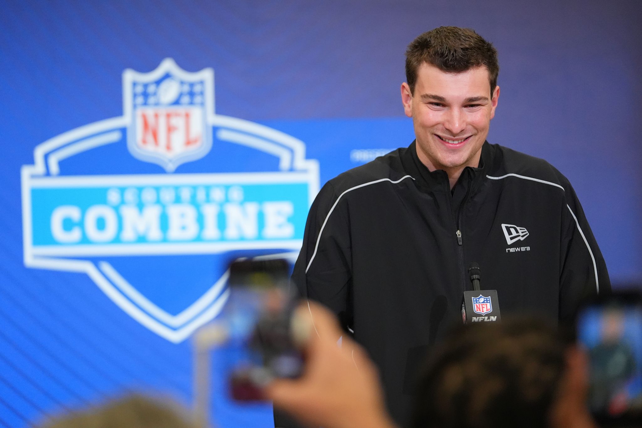 Raiders coach Klint Kubiak doesn't want a rookie QB to start Week 1 in ...