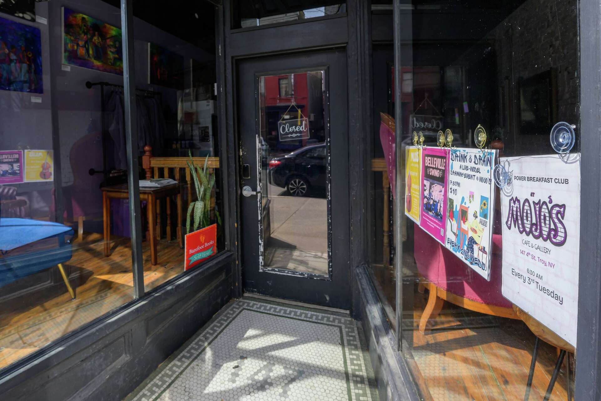 MoJo's Cafe & Gallery to close, new Herbie's Burgers location opens