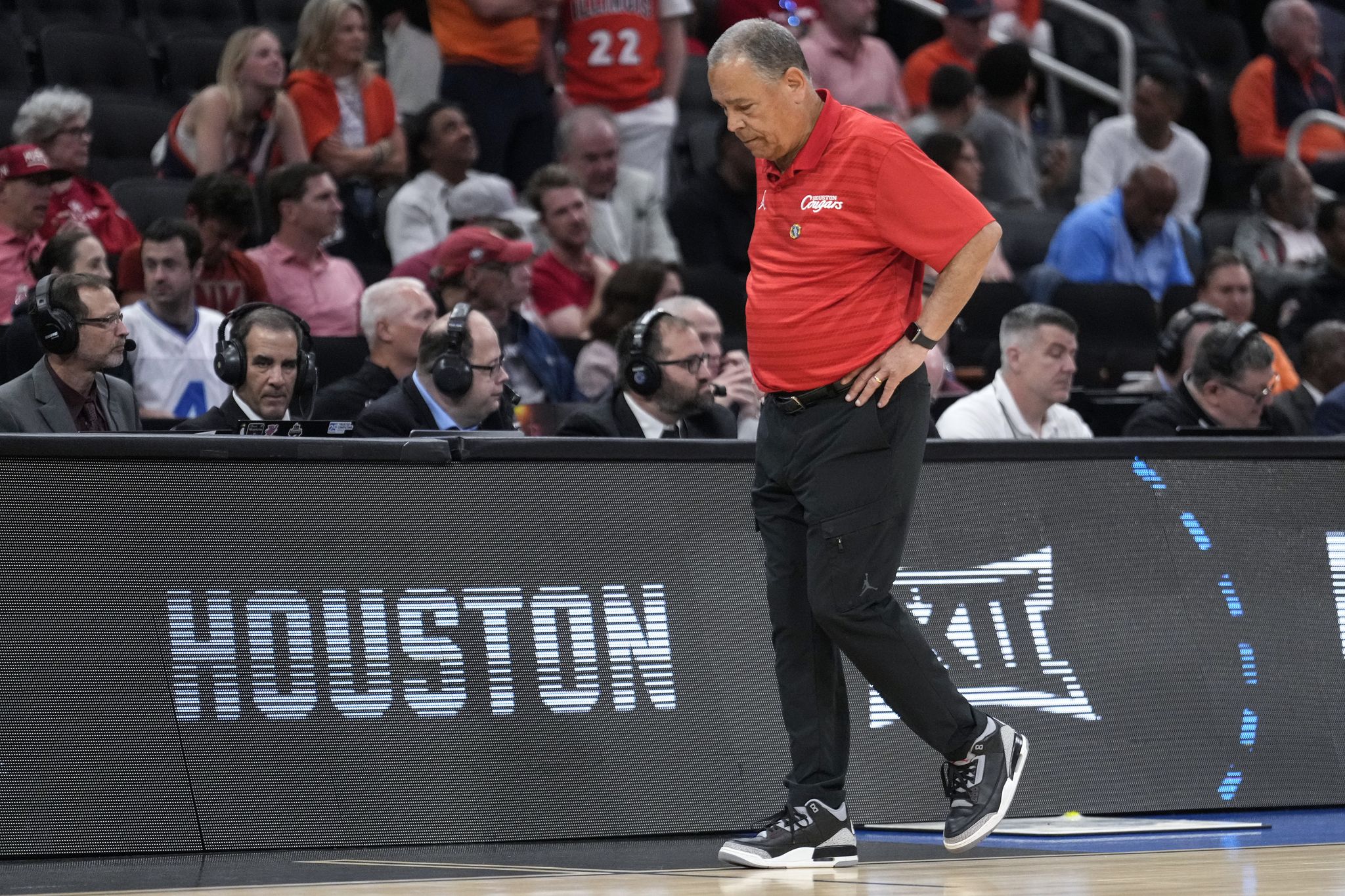 Houston's Emanuel Sharp talks about his college career after NCAA loss
