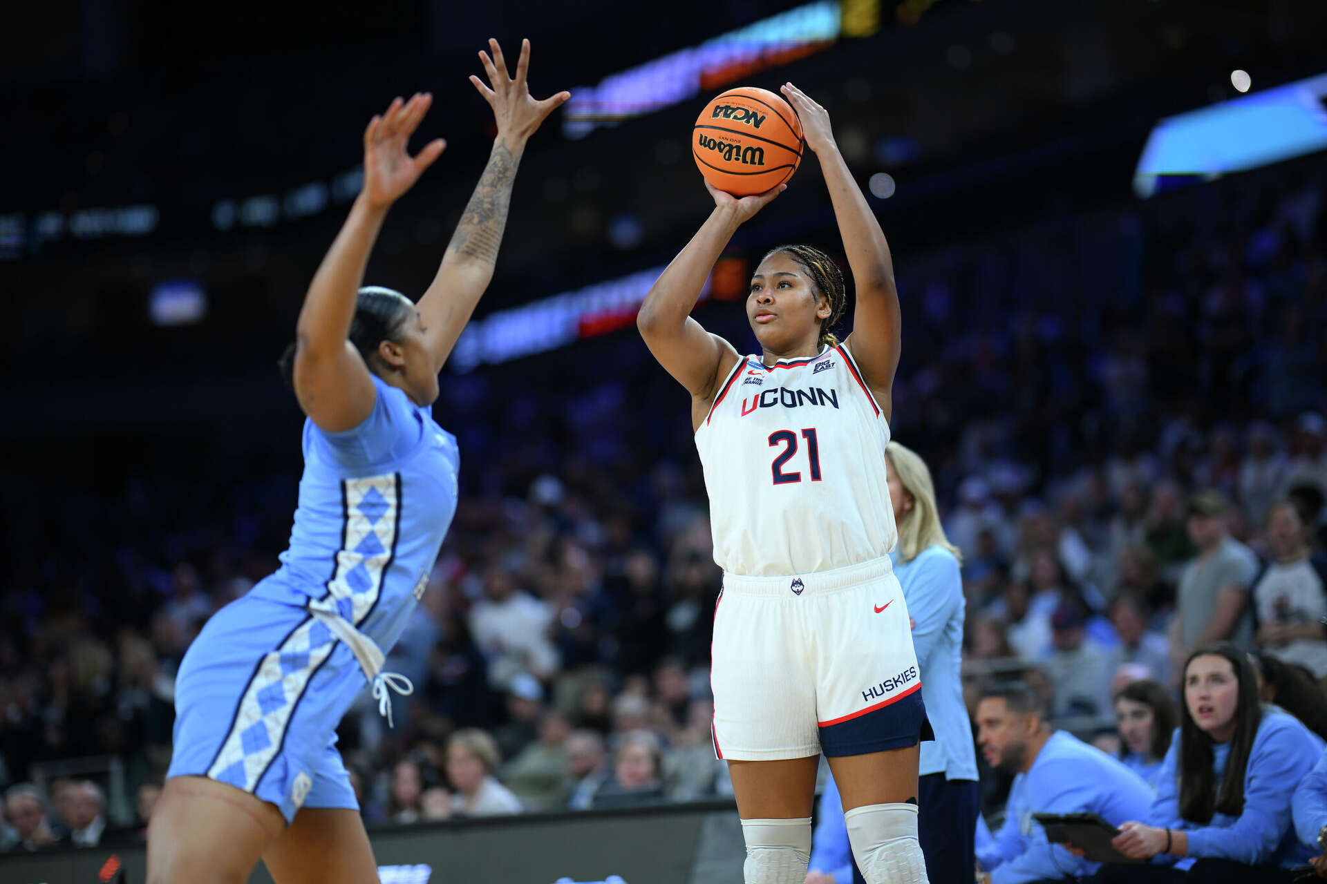 Sarah Strong's rare halftime speech to UConn sparks win over UNC