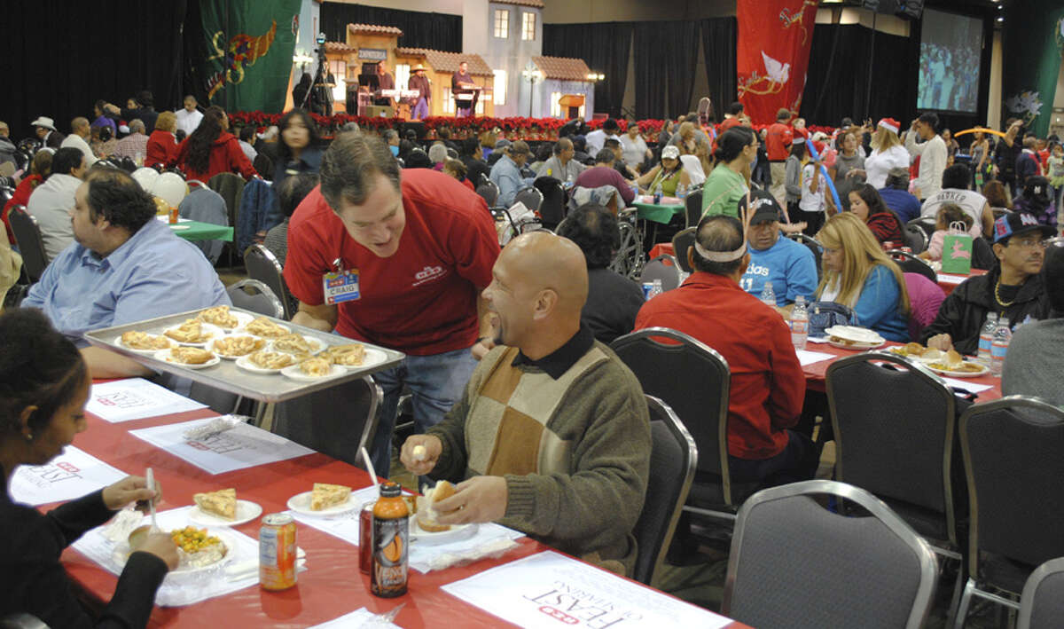 Thousands attend free H-E-B holiday feast