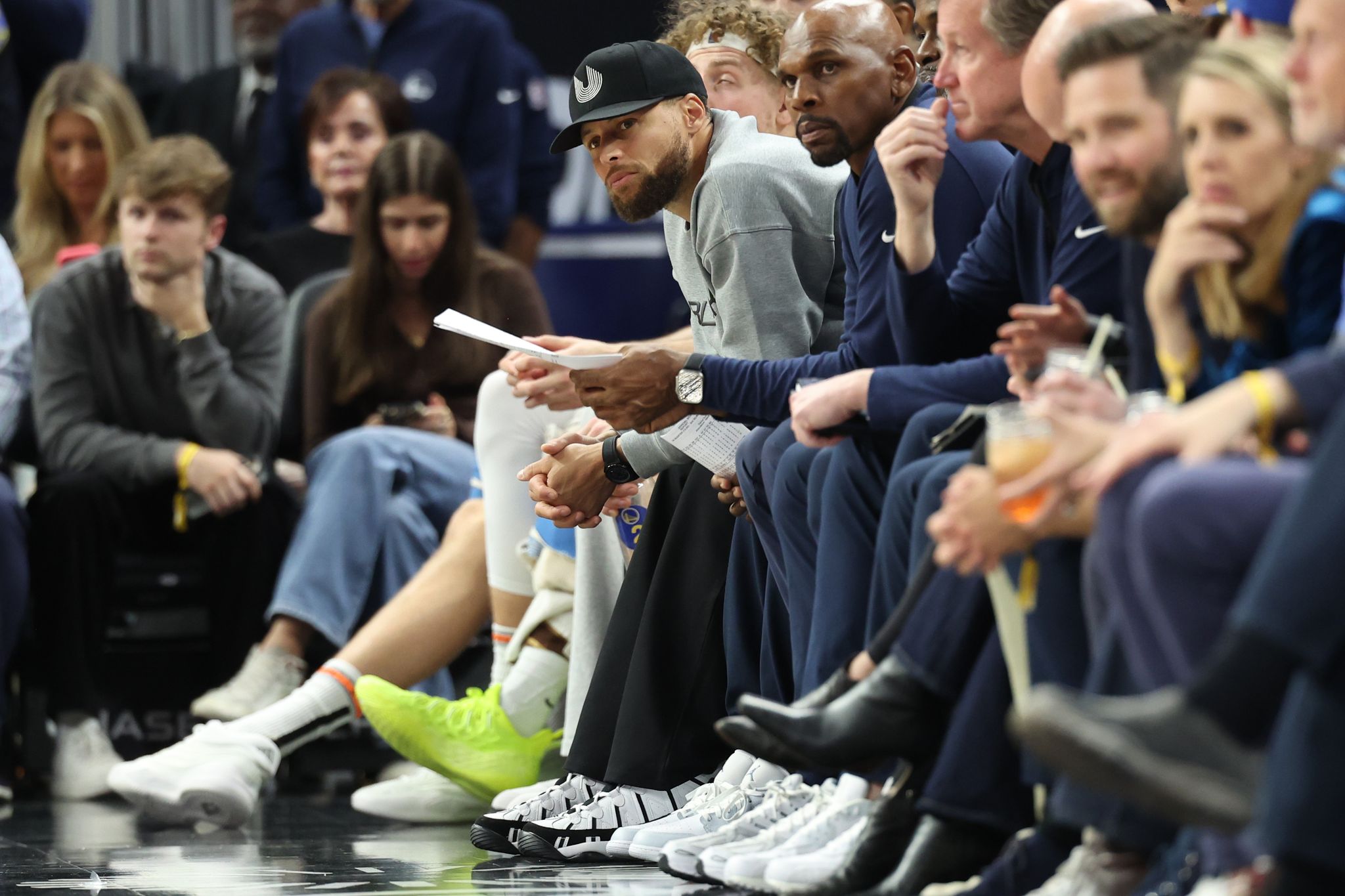 Stephen Curry returns to full-squad scrimmaging with Warriors to test ...