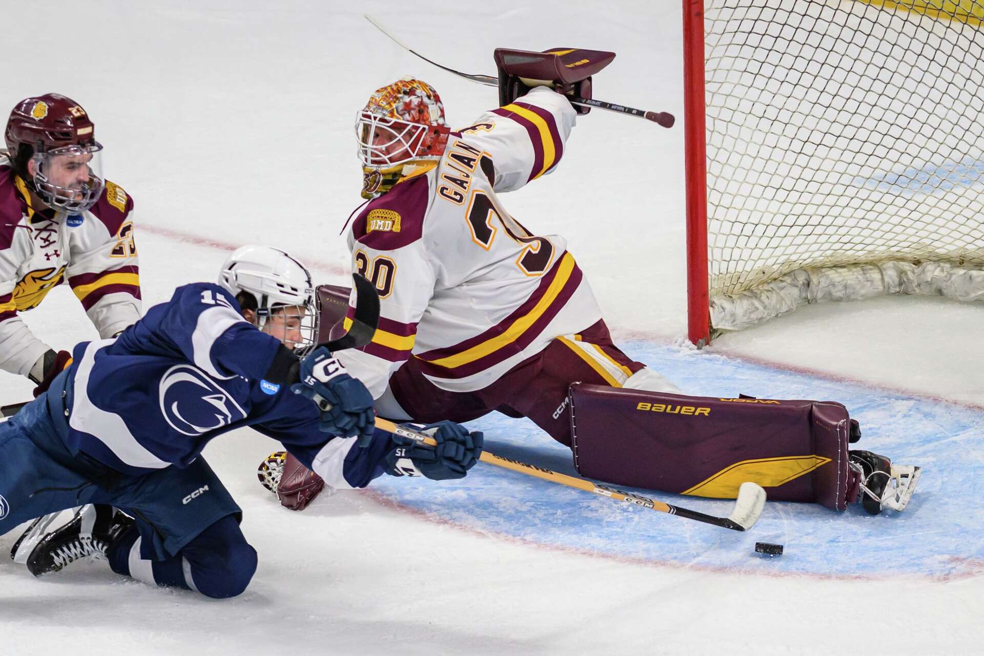 Who is going to the Frozen Four? NCAA hockey tournament results