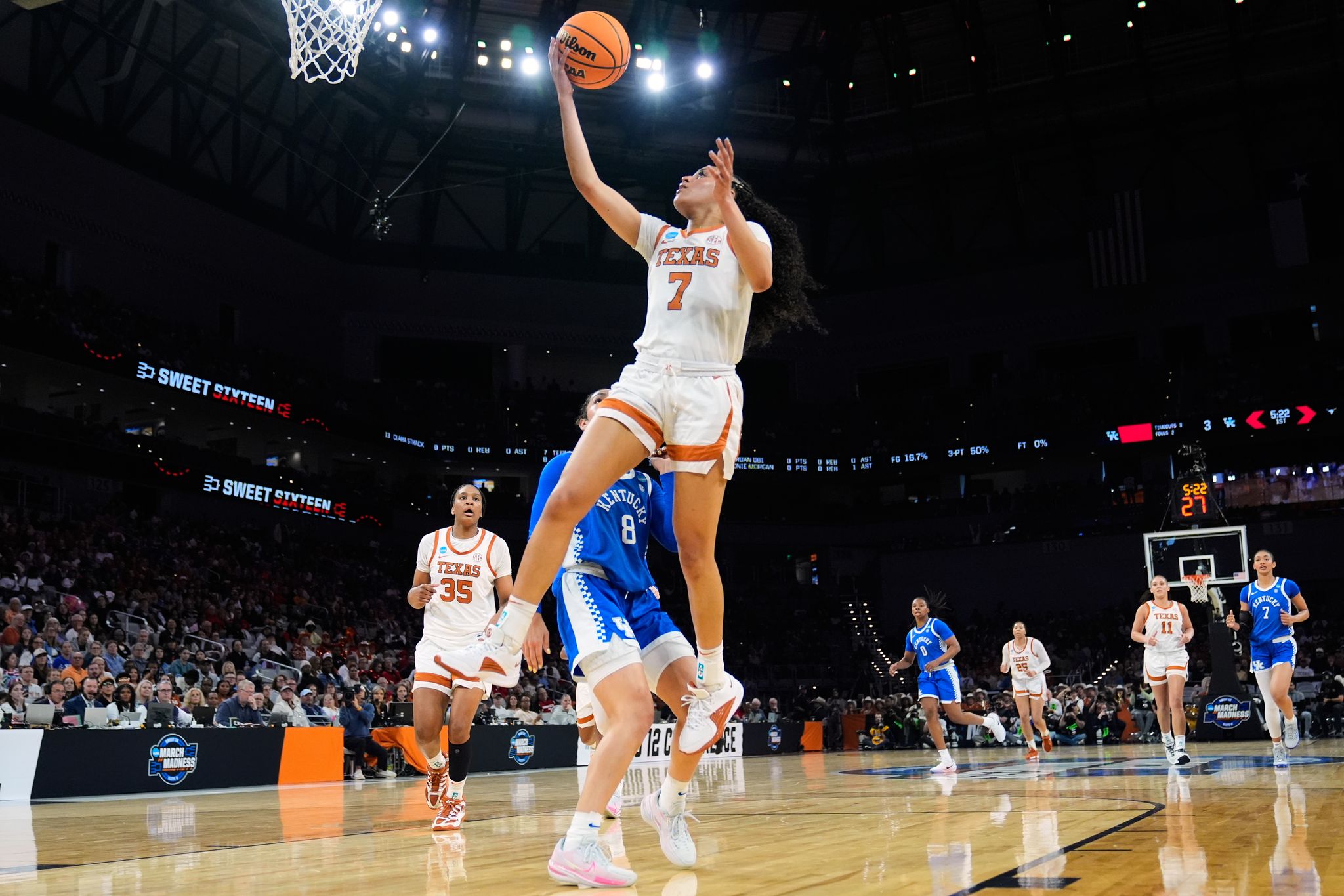 Jordan Lee leads Texas women to blowout Sweet 16 win over Kentucky