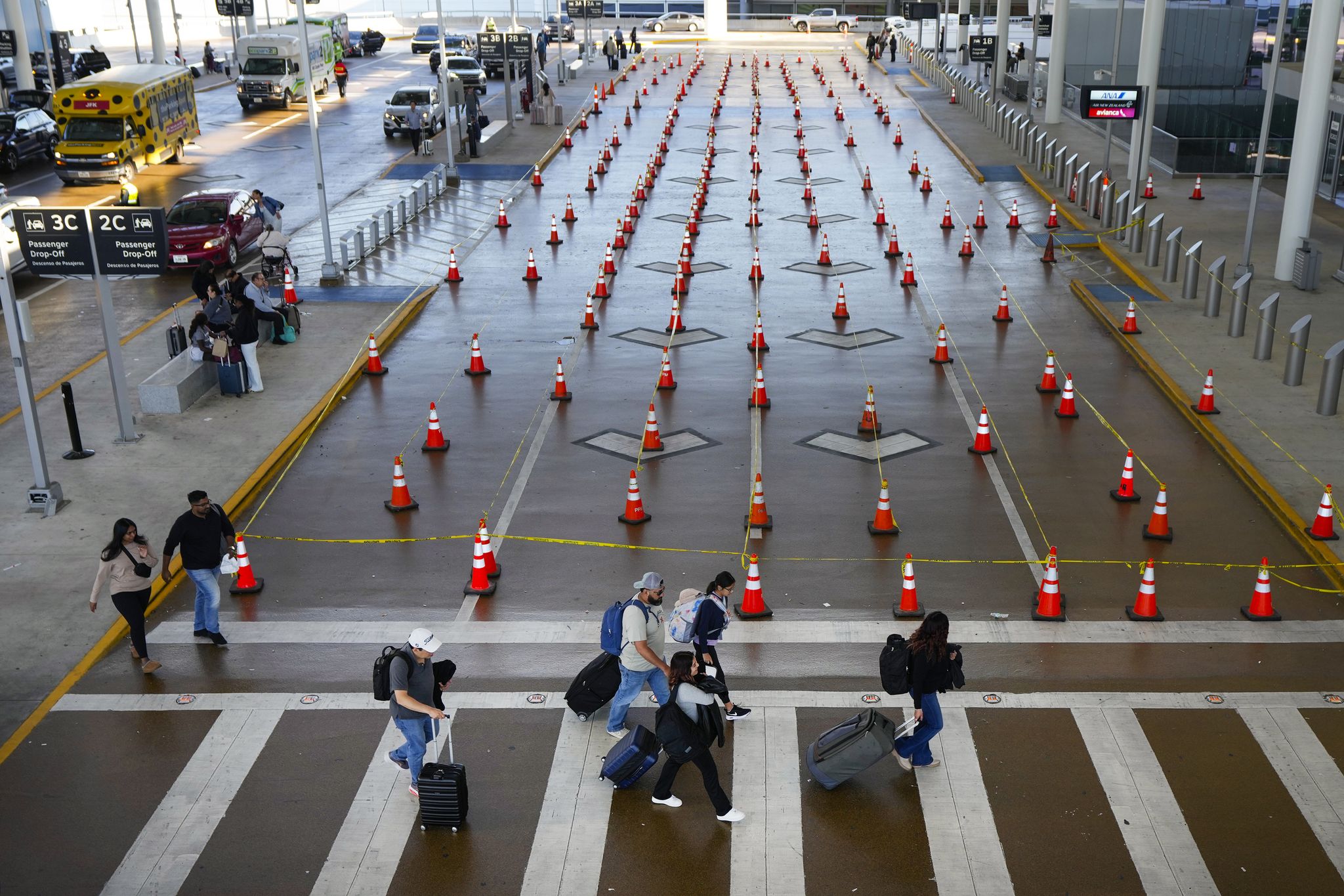 Houston TSA waits remain less than an hour at IAH on Sunday morning