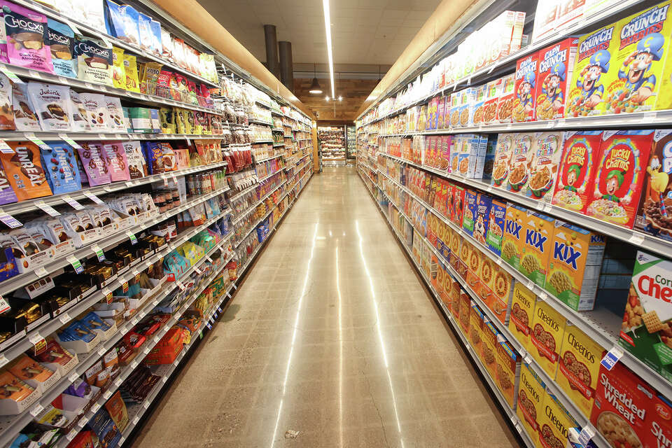 The thriving Calif. grocery store that only opens in high-end areas