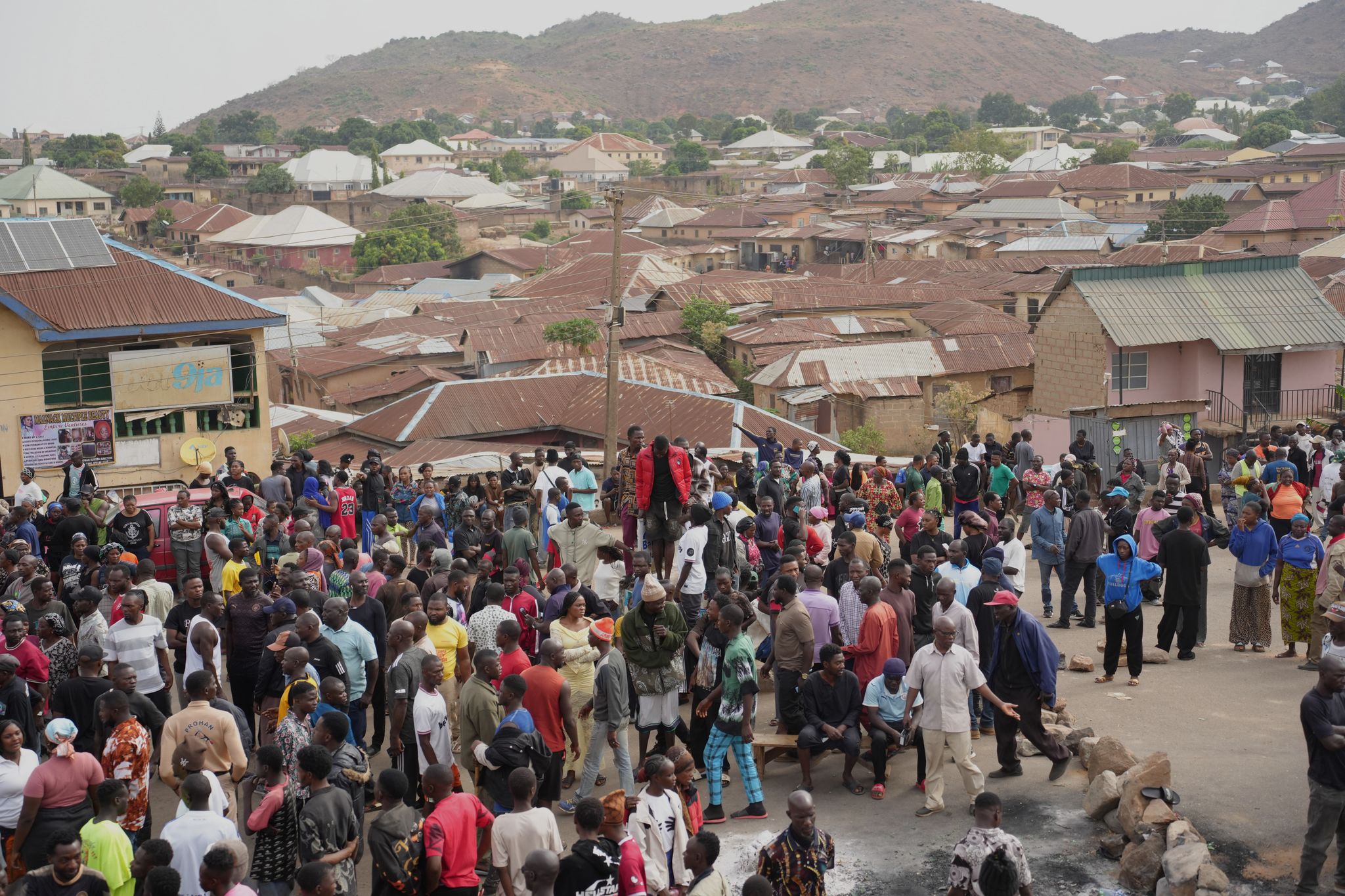 Gunmen kill at least 20 in nighttime attack in Nigeria