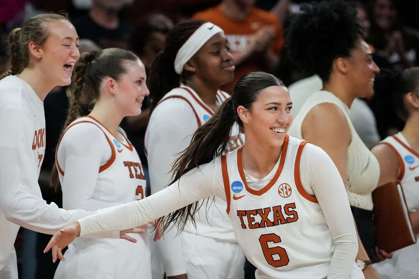 Family, Texas basketball talk about what makes Sarah Graves special