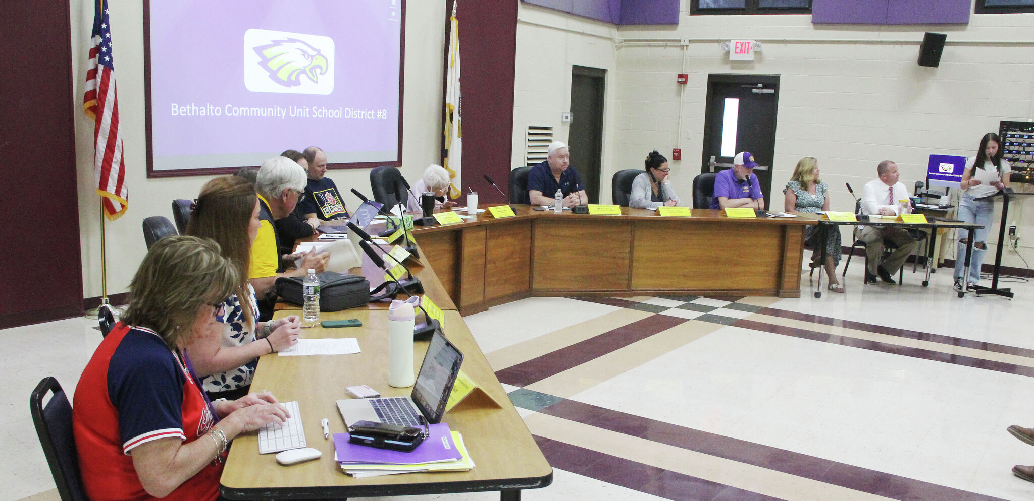 Bethalto schools weigh MacBooks switch for 800 students