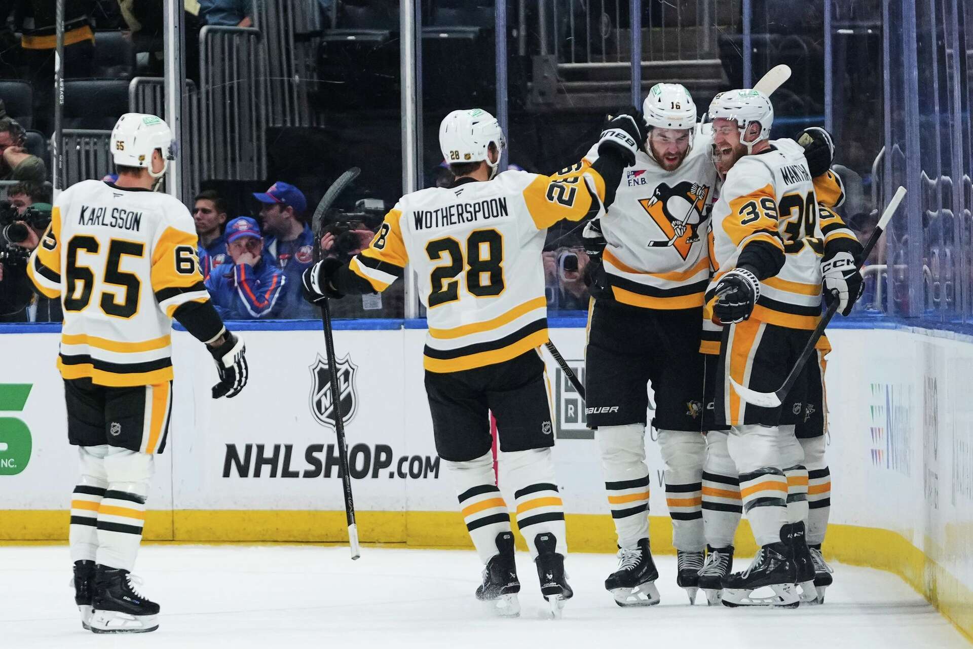 Anthony Mantha and the Penguins blitz the Islanders 8-3 to win a big ...