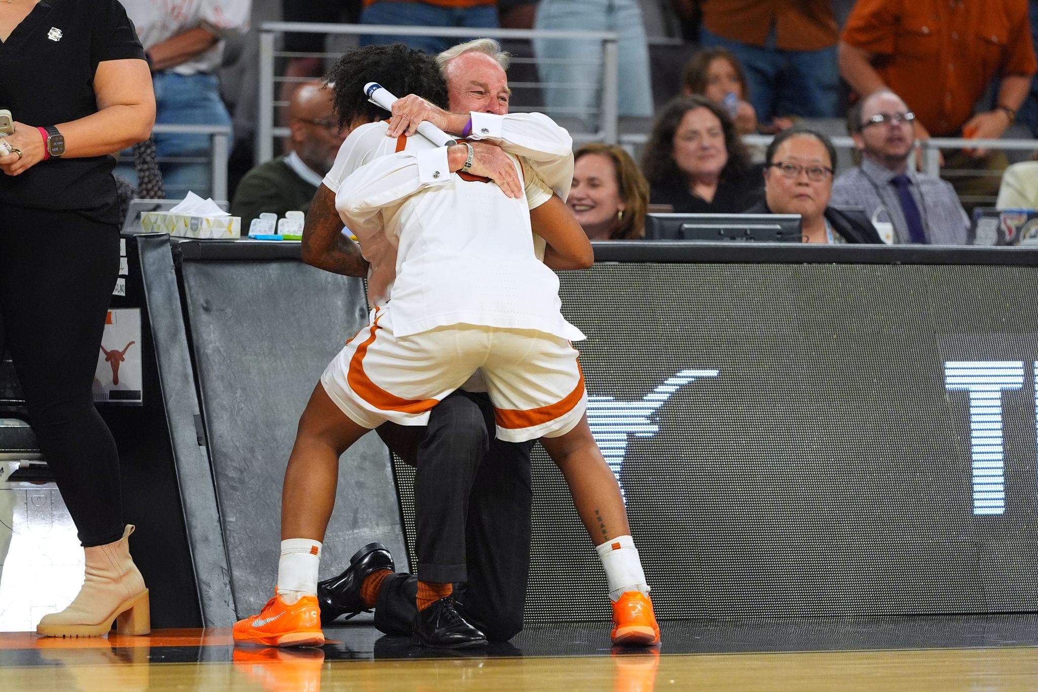 Texas coach Vic Schaefer is chasing an elusive national title in his ...