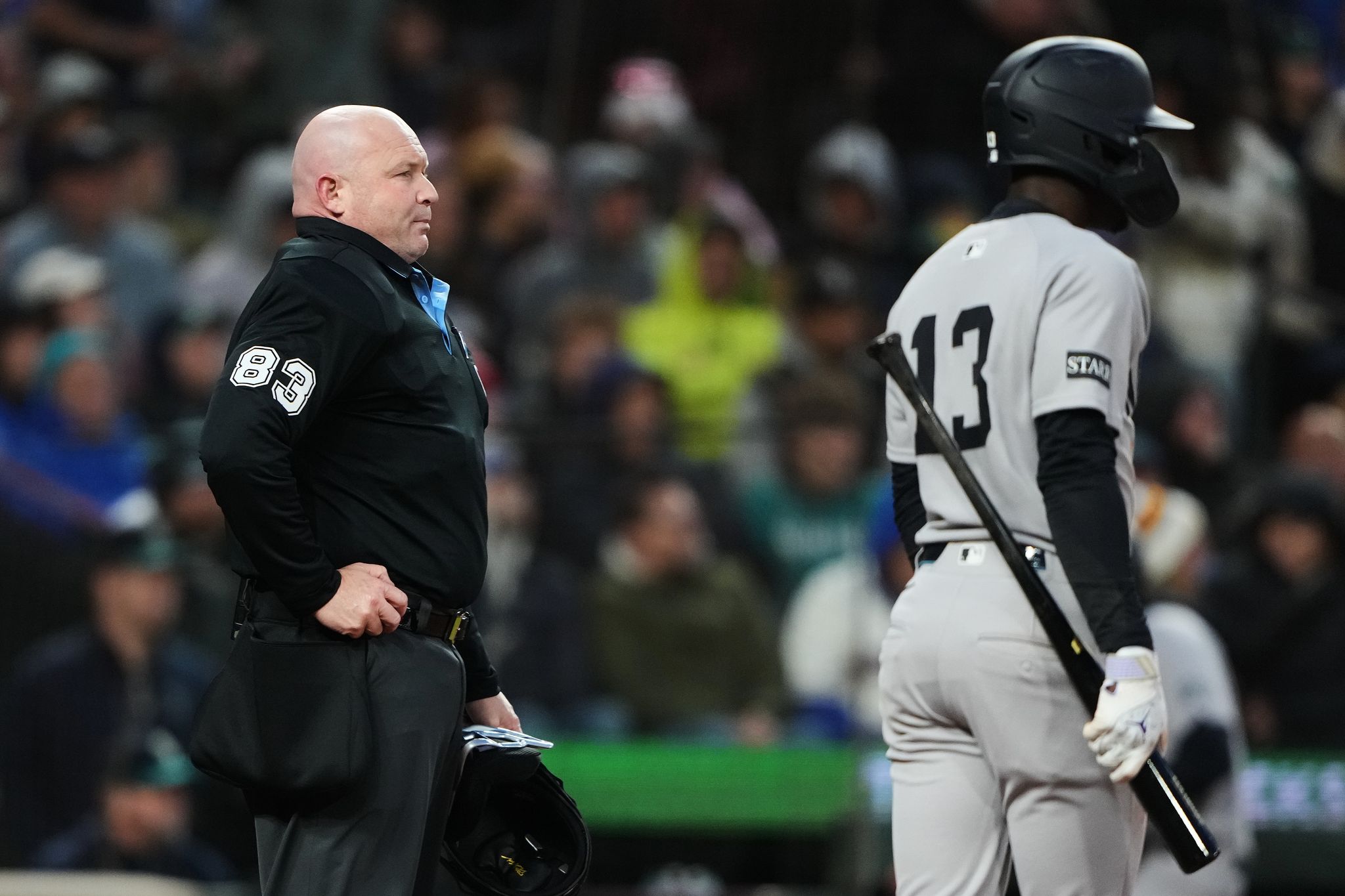 Yankees 5 for 5 on ABS challenges with umpire Mike Estabrook behind the ...