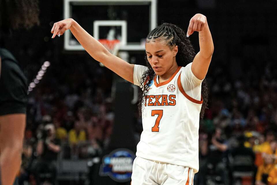 Jordan Lee is the latest Texas Longhorn to enter the transfer portal