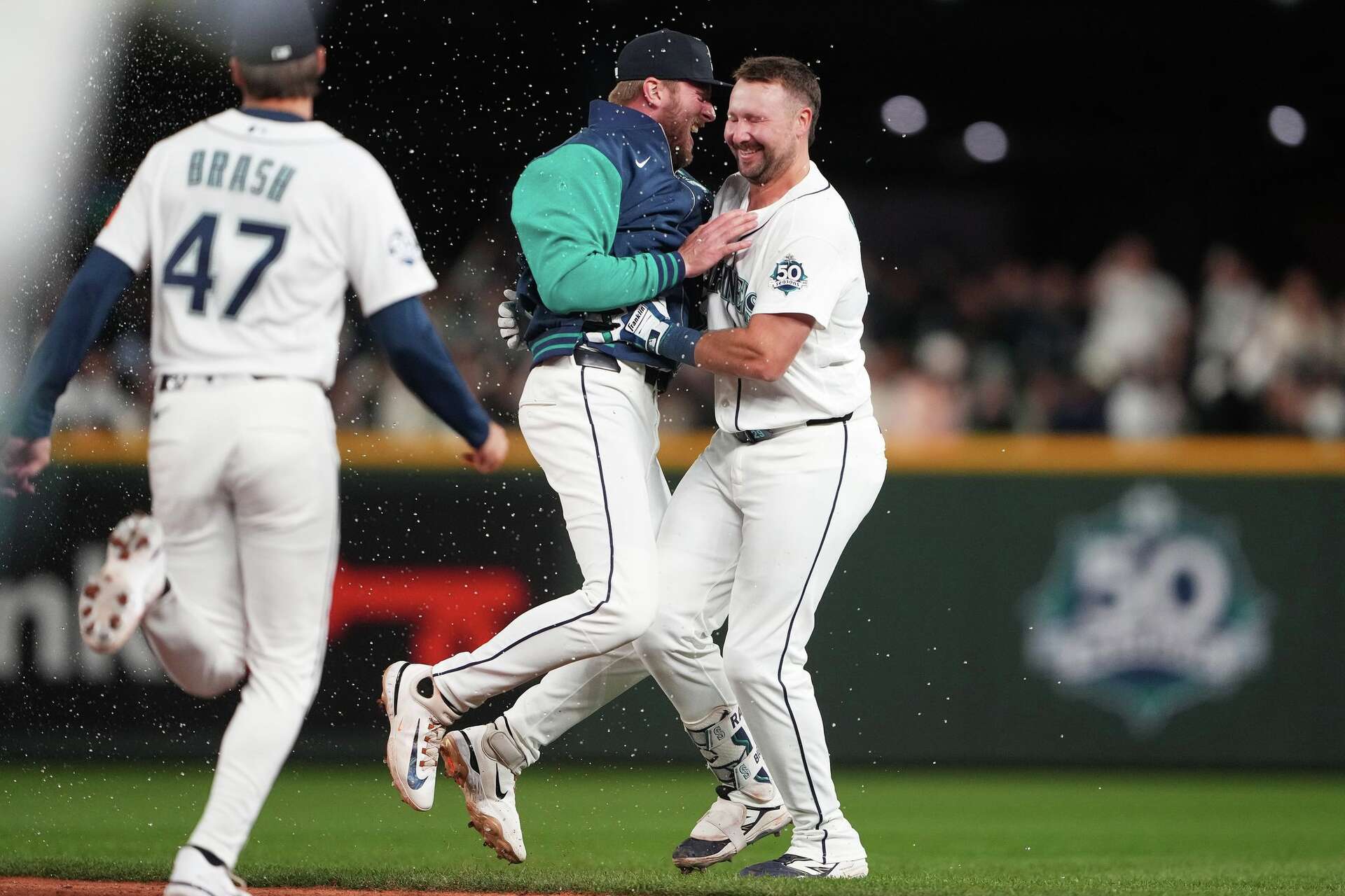 Cal Raleigh, the 2025 AL MVP runner-up, walks it off for Mariners in 2 ...