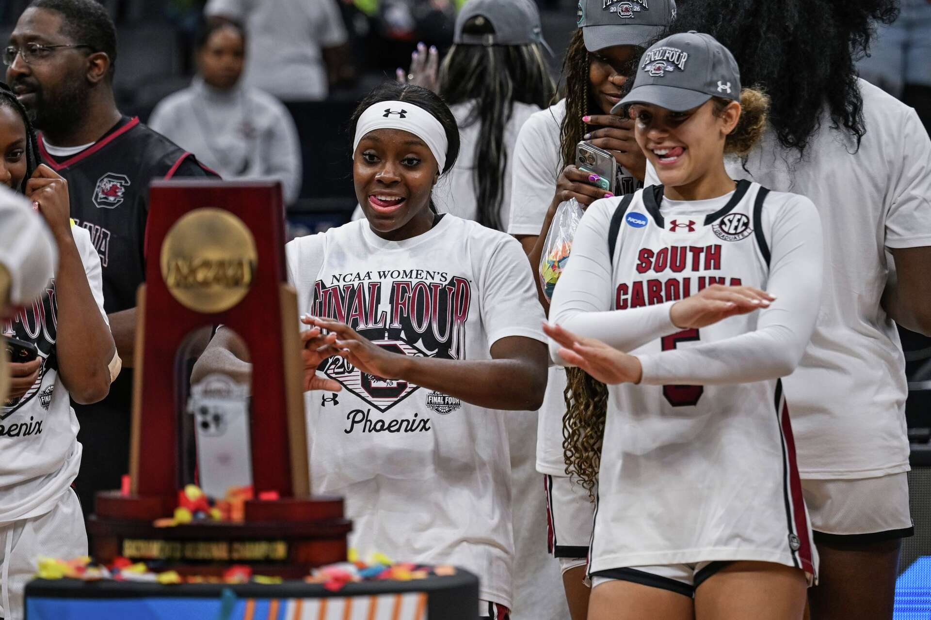 Raven Johnson named Sacramento 4 Regional MOP as South Carolina reaches ...