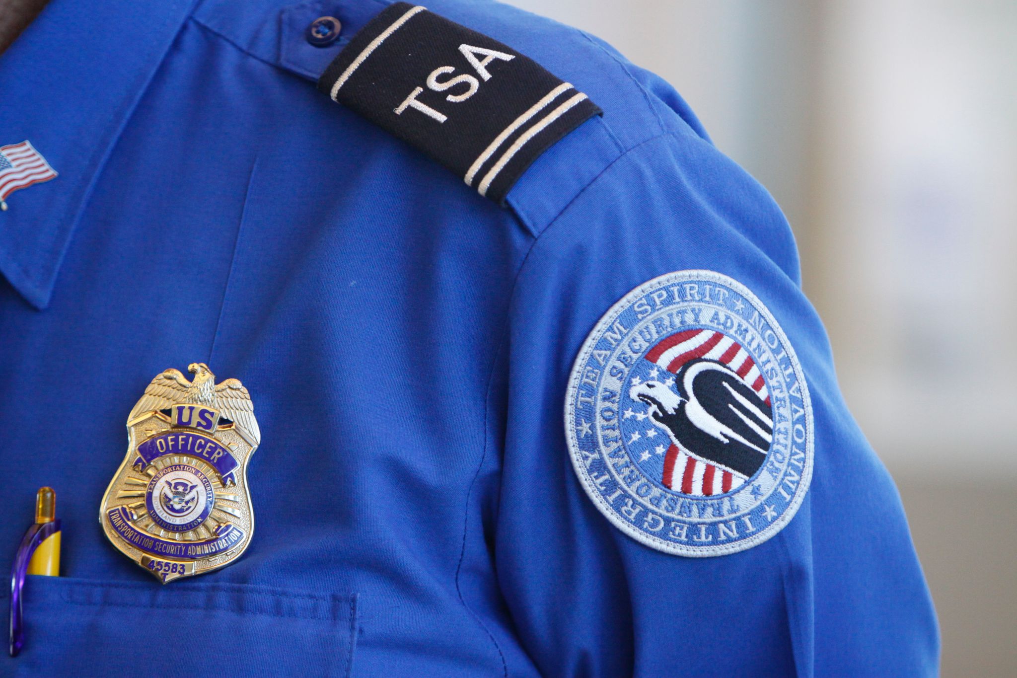 A US Marine is detained after TSA finds a live 25 mm explosive round in ...