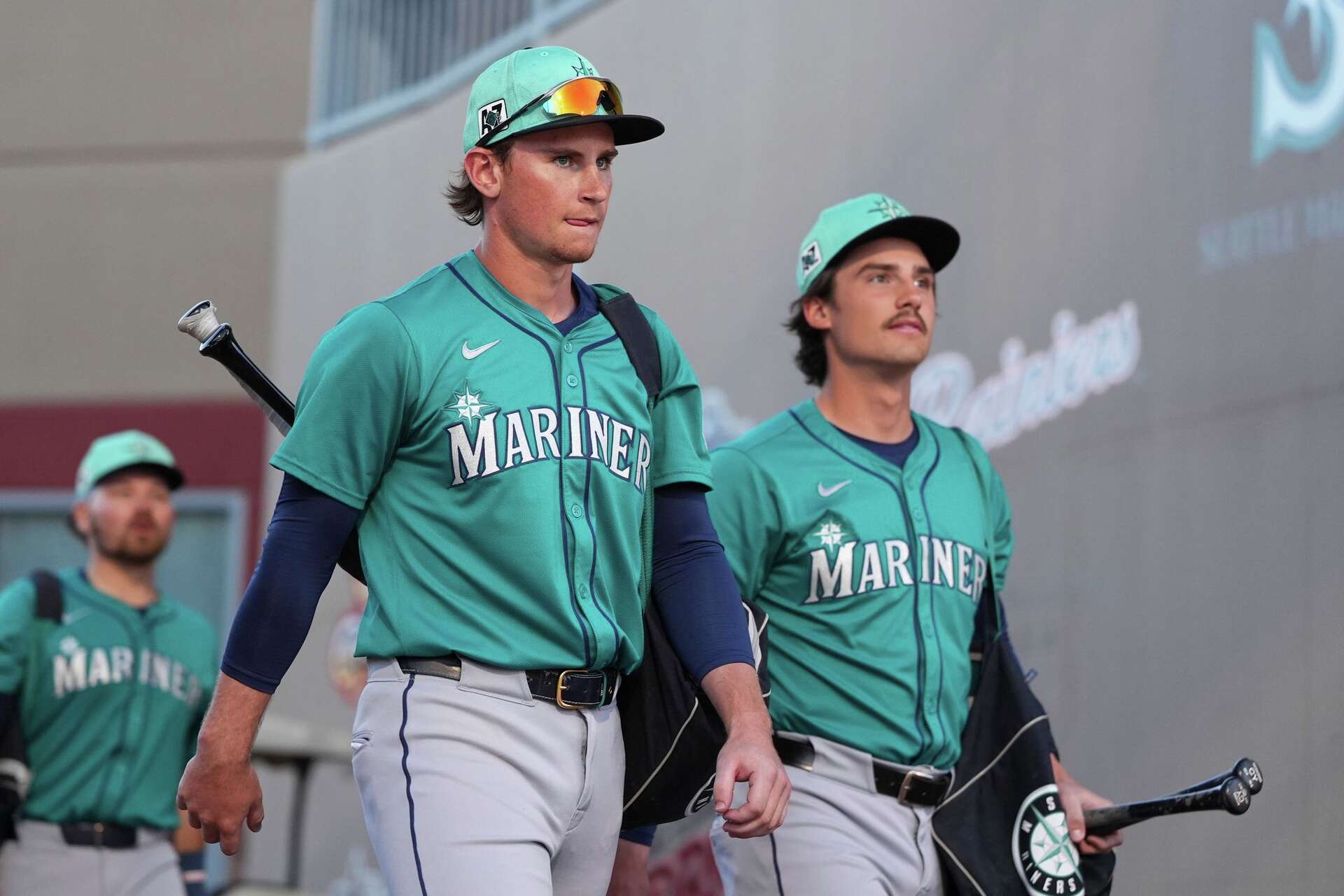 Mariners agree to $95 million, 8-year contract with top shortstop ...