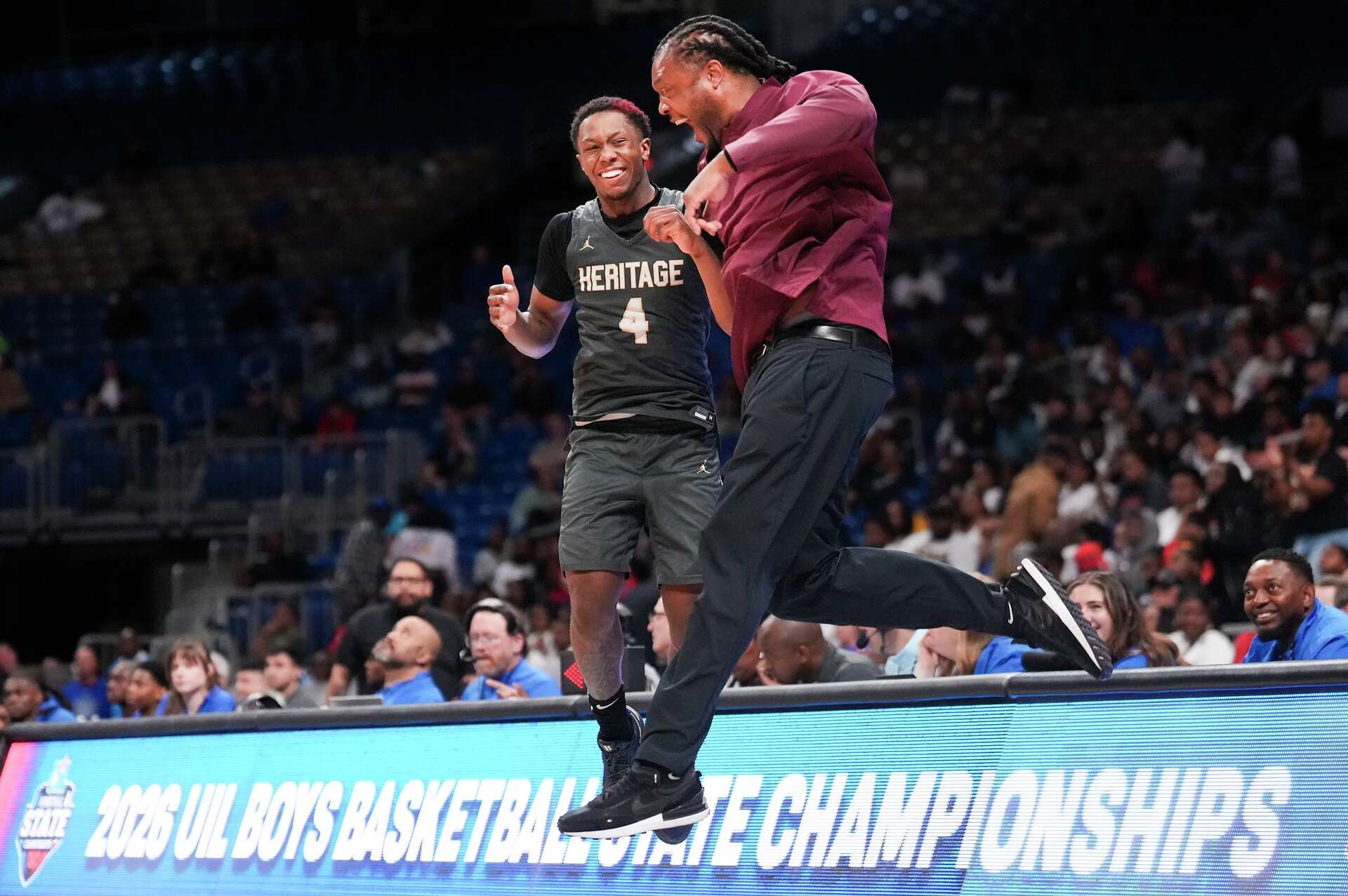 Frisco Heritage wins first-ever boys basketball state title for Frisco ISD