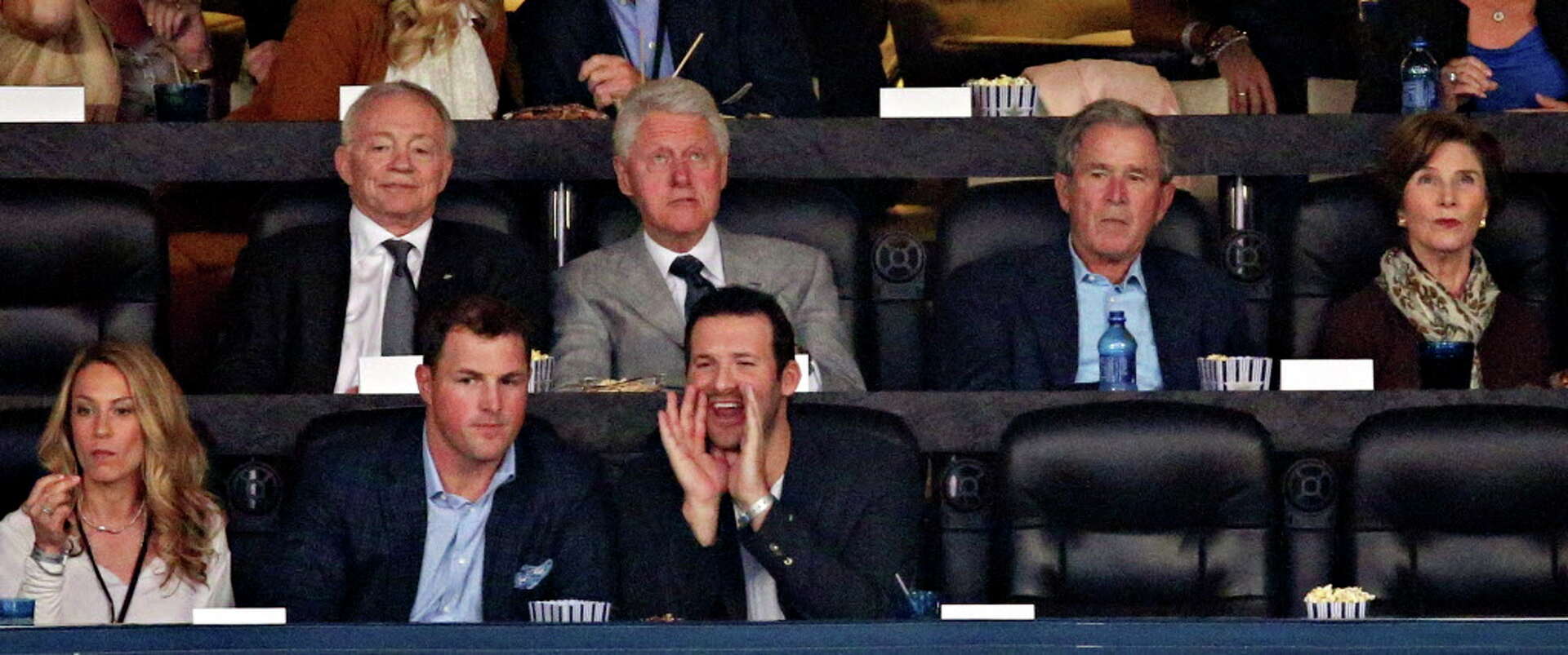 Former President Bill Clinton crashes Cowboys' pre-NFL draft presser