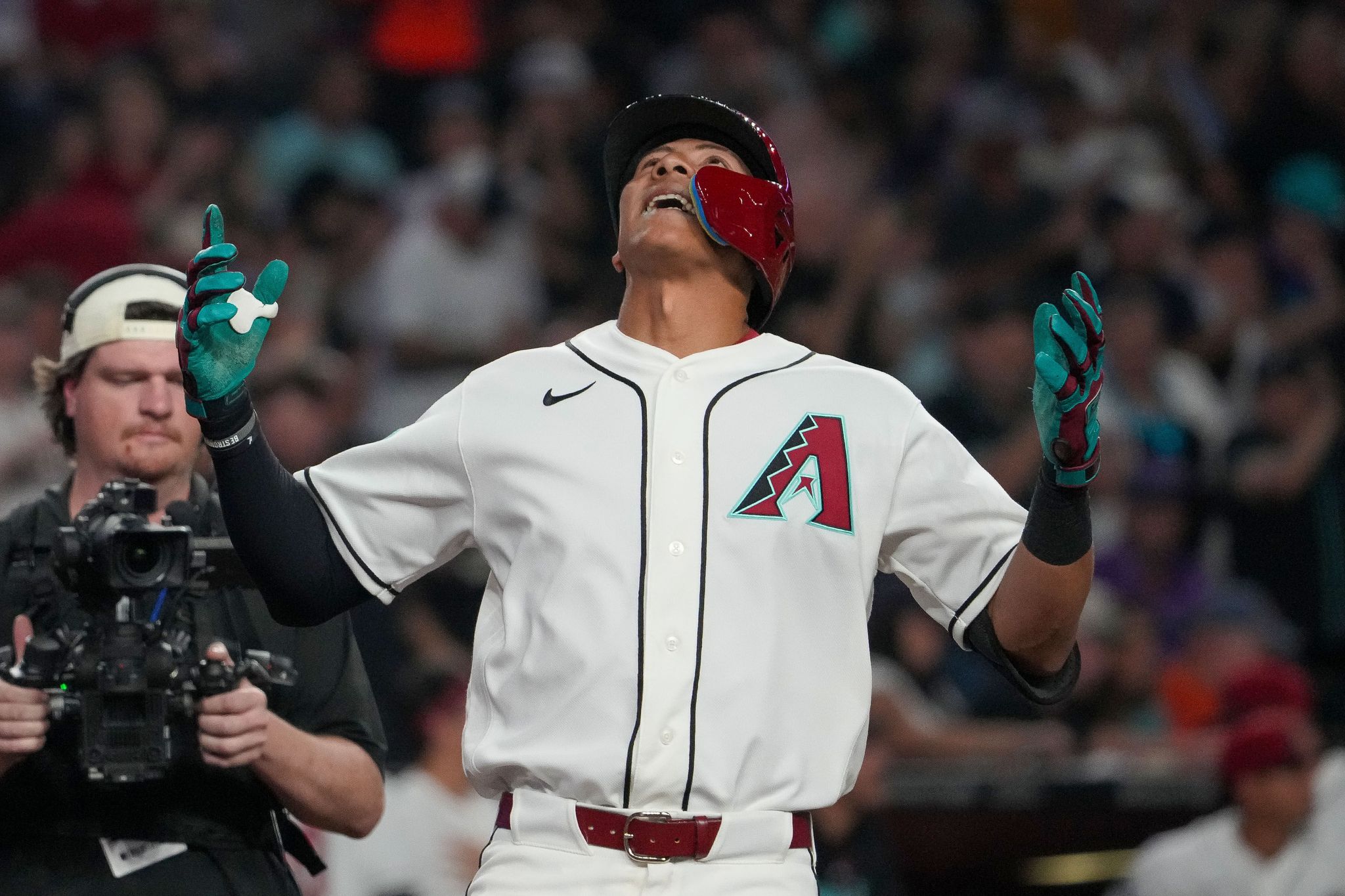 Jose Fernandez hits 2 home runs in MLB debut, leads Diamondbacks over ...