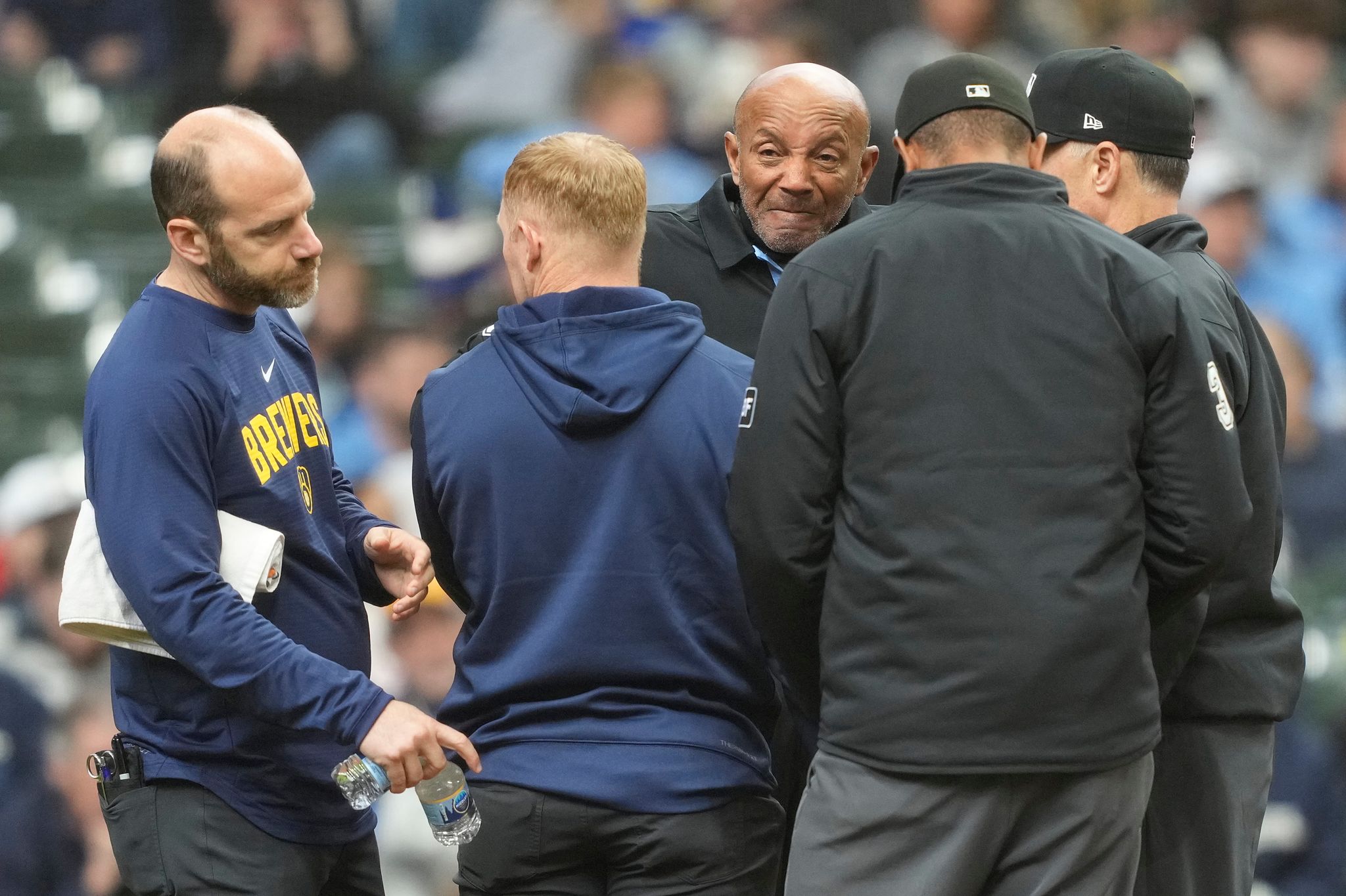 Umpire C.B. Bucknor leaves Rays-Brewers game after foul tip strikes him ...