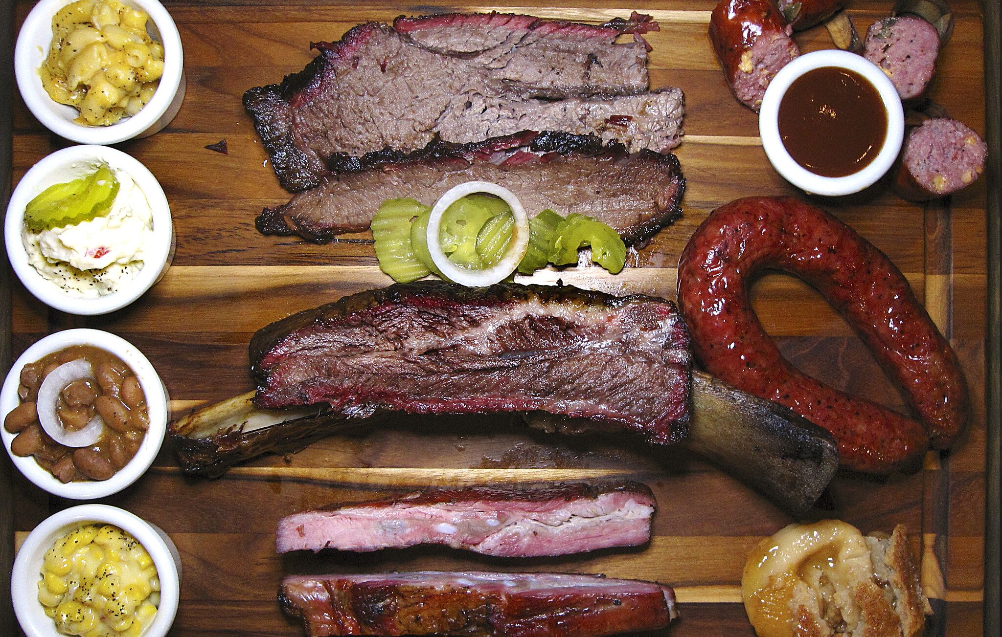 Tony Hawk visits popular Texas barbecue restaurant