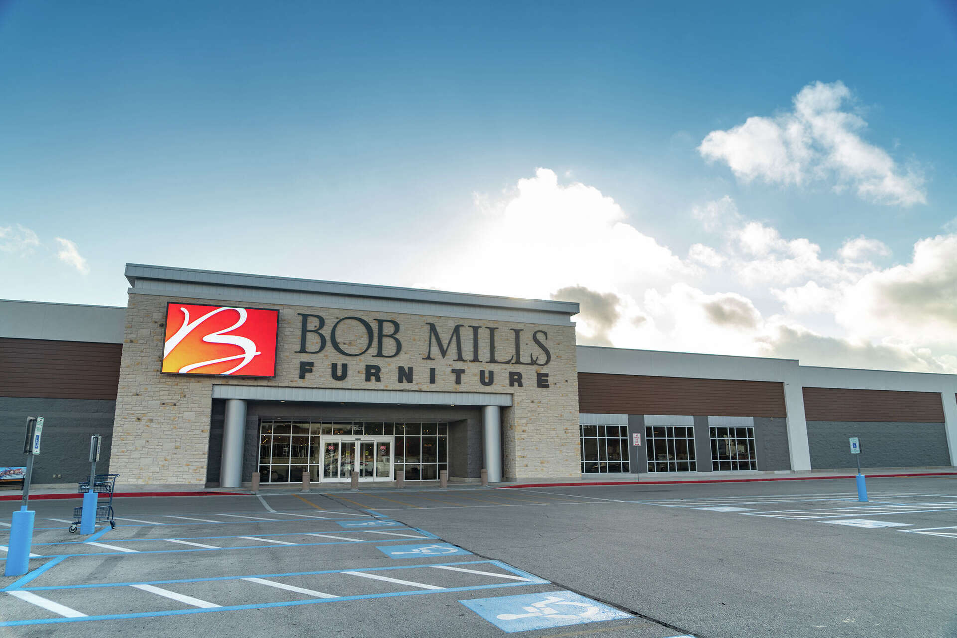 Bob Mills Furniture offers free furniture if Spurs win NBA title