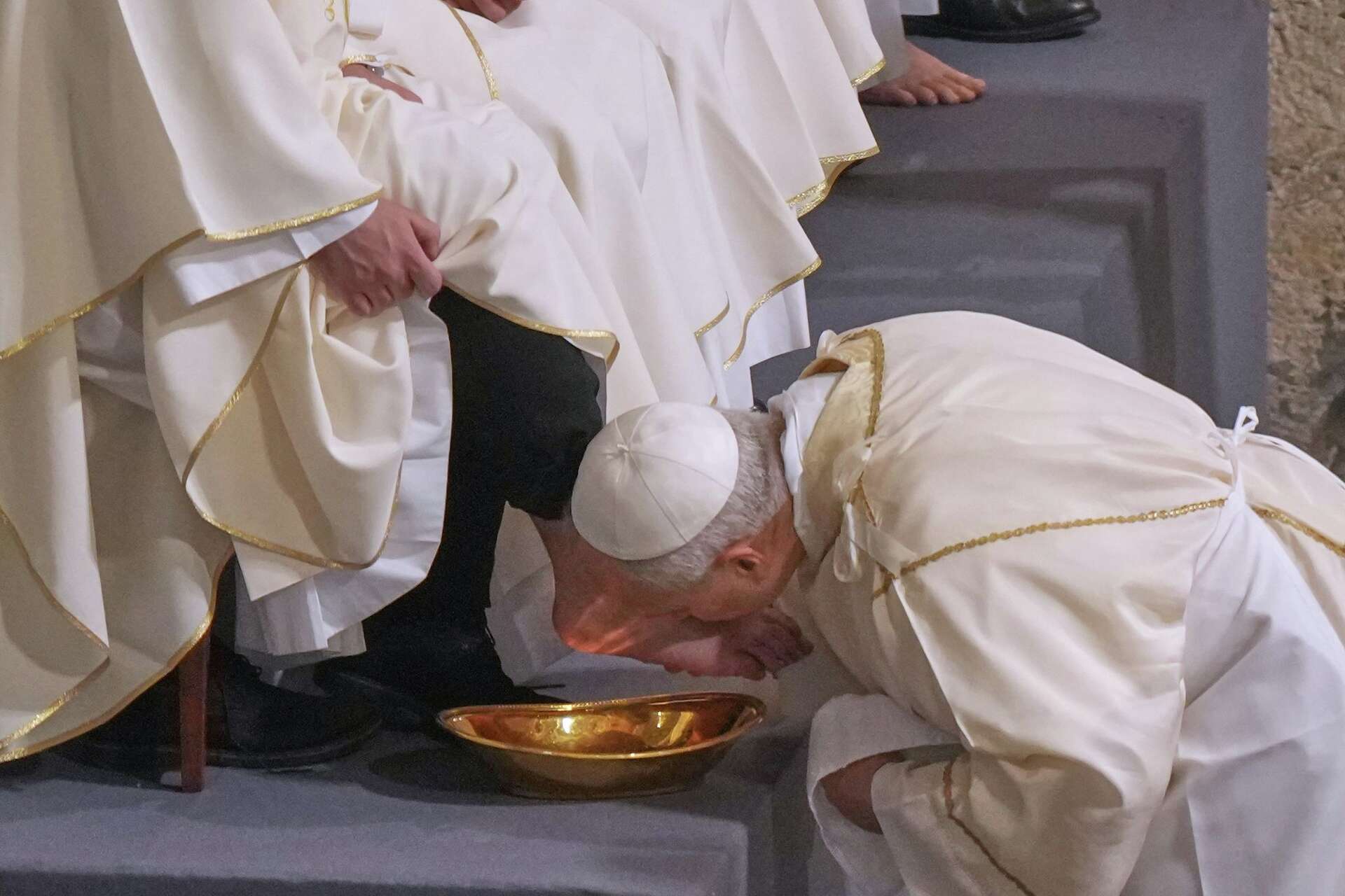 Pope Leo XIV revives the Holy Thursday foot-washing of priests after ...